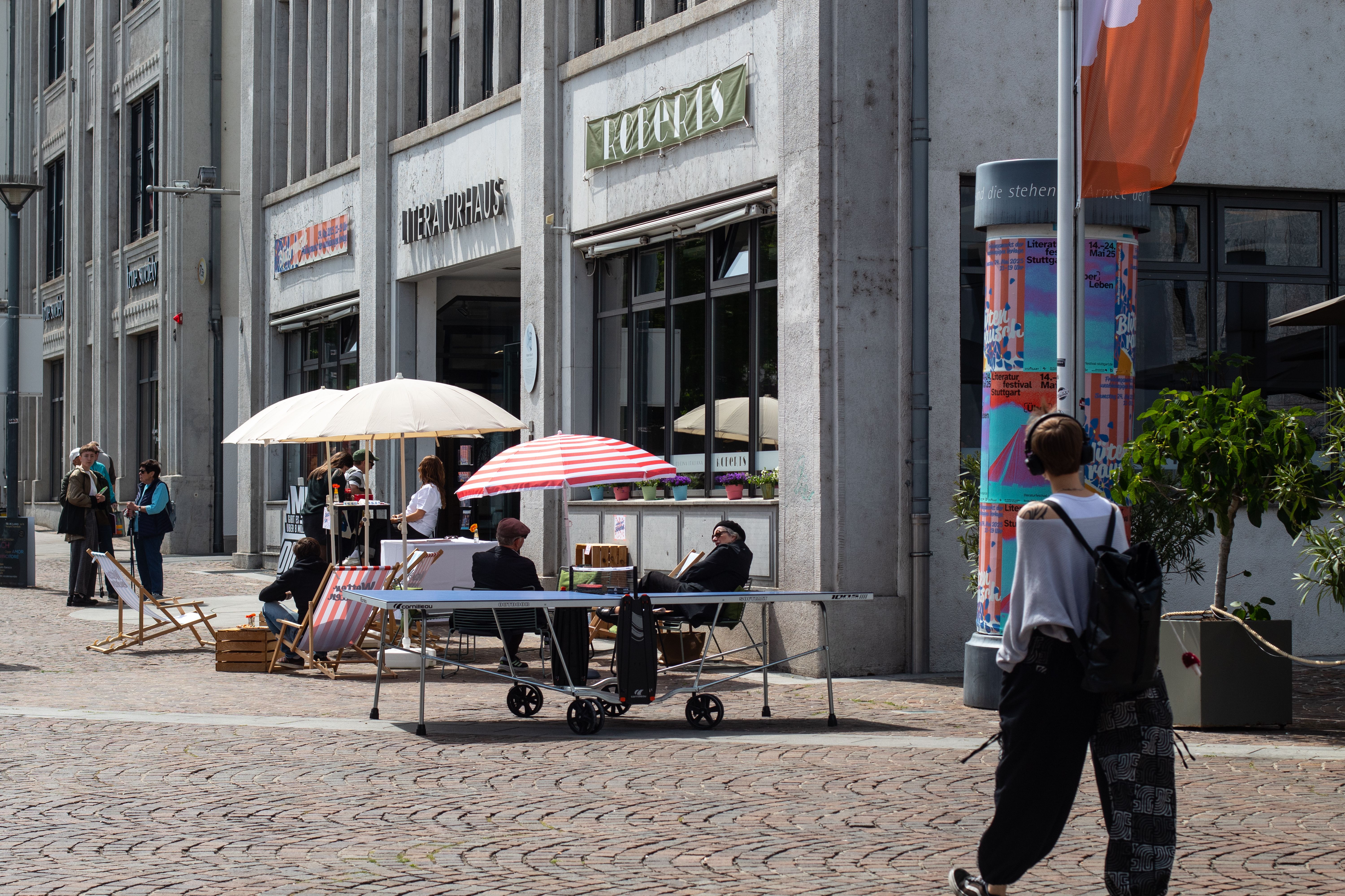 Stuttgart Street Scene with Outdoor Seating · Free Stock Photo