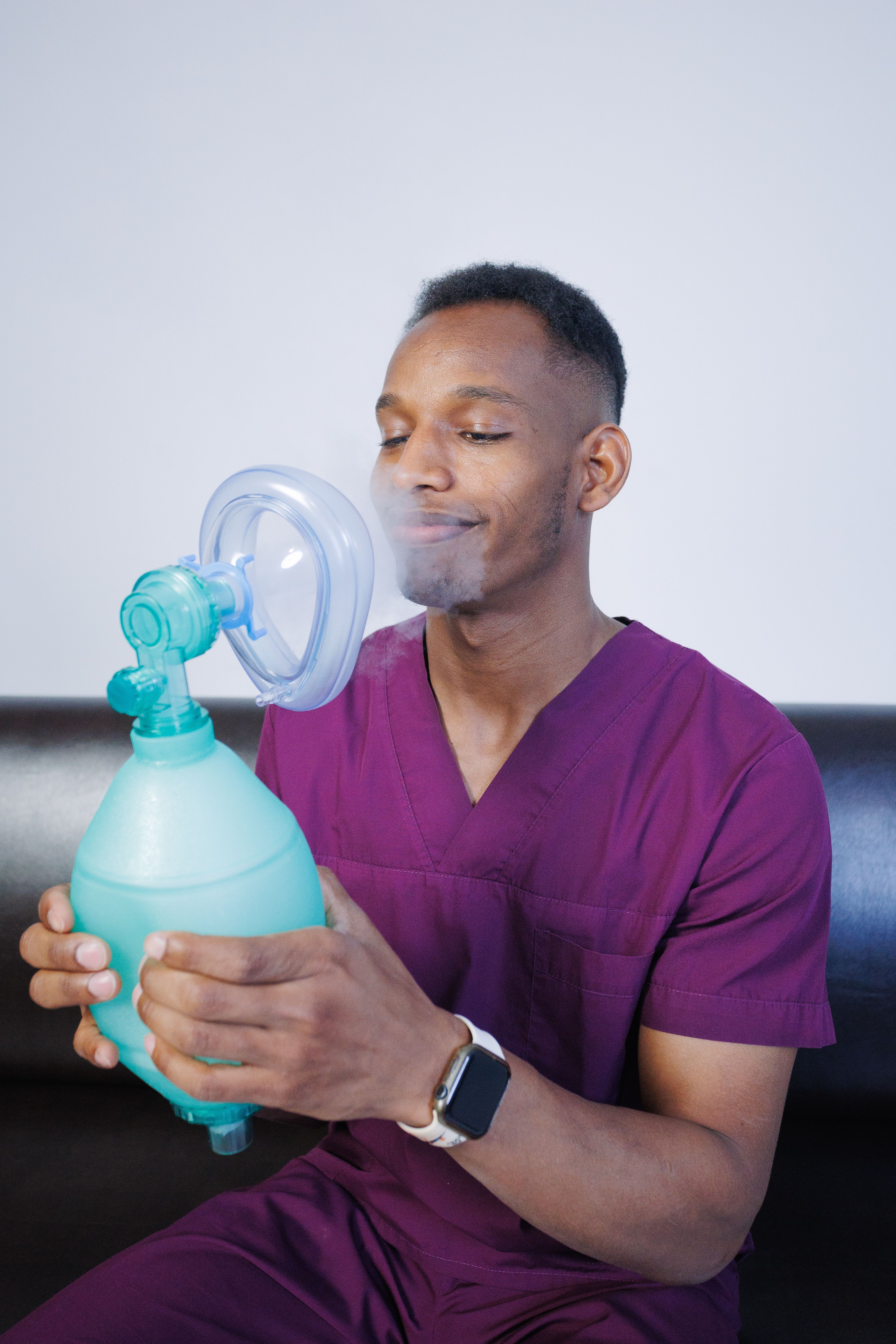 Healthcare Professional Using Breathing Apparatus · Free Stock Photo