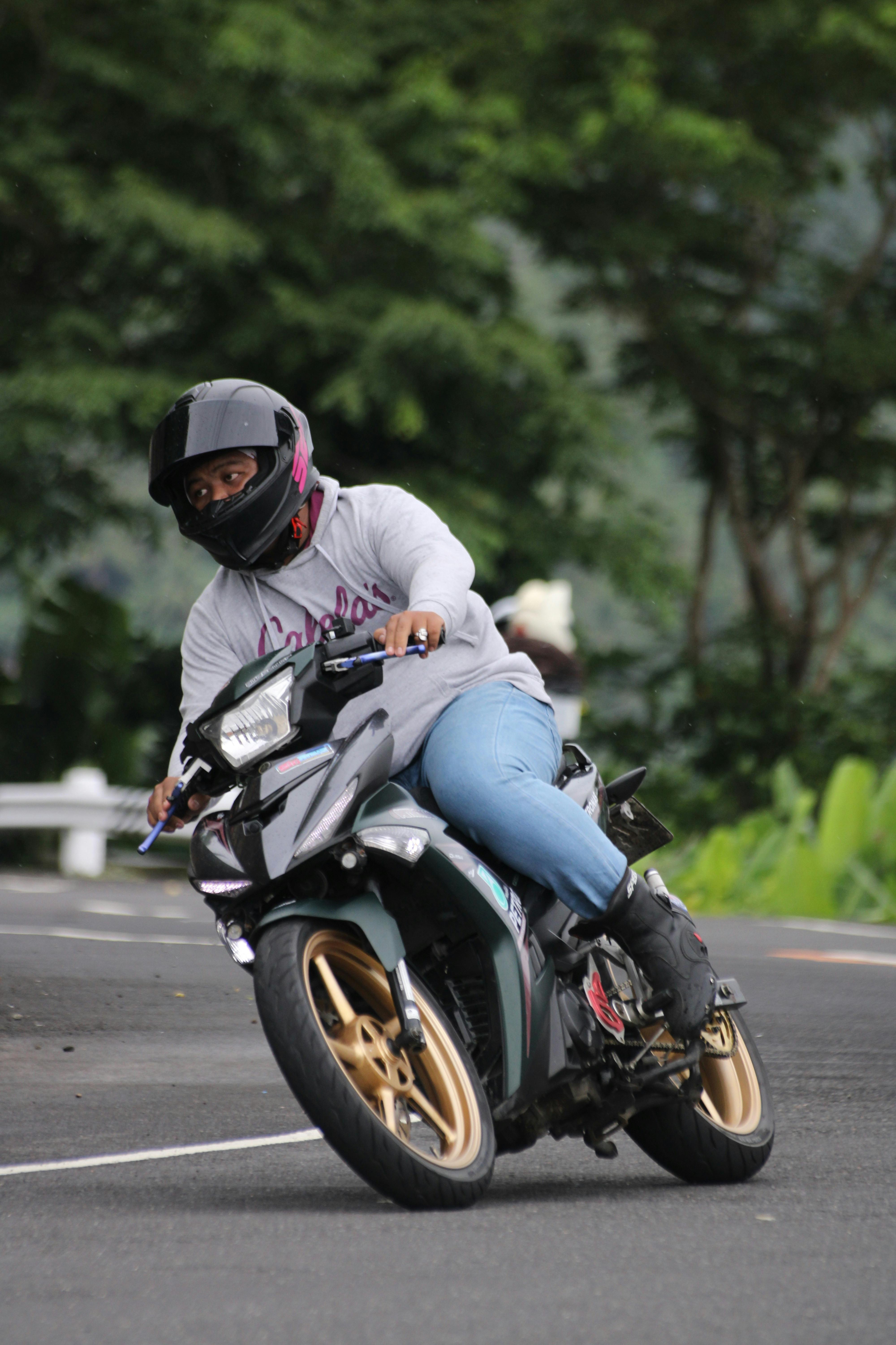 Rider skillfully maneuvers motorcycle on highway · Free Stock Photo