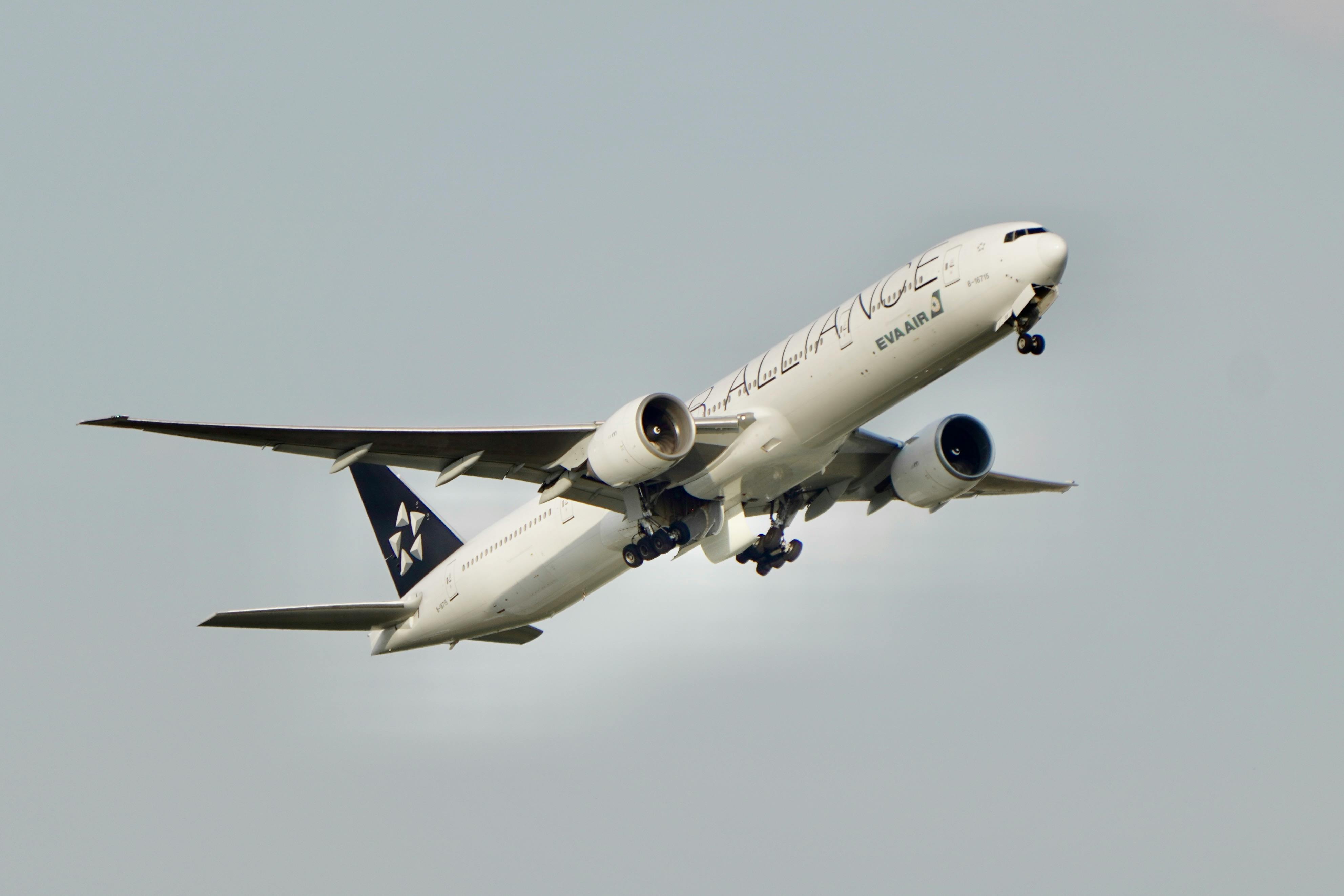 Airplane Shot Photos, Download The BEST Free Airplane Shot Stock Photos ...