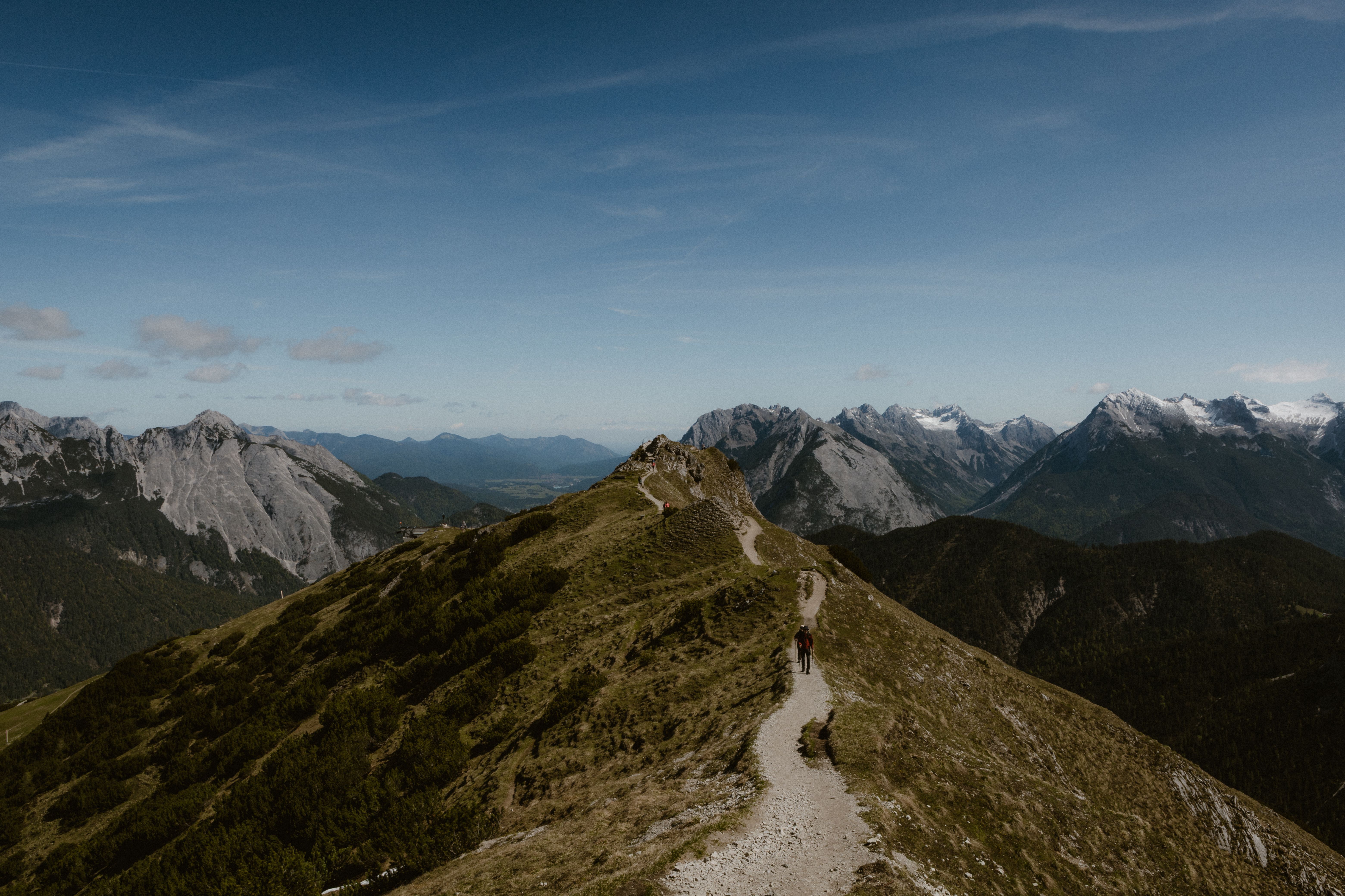 Stunning Mountain Ridge Hiking Trail View · Free Stock Photo