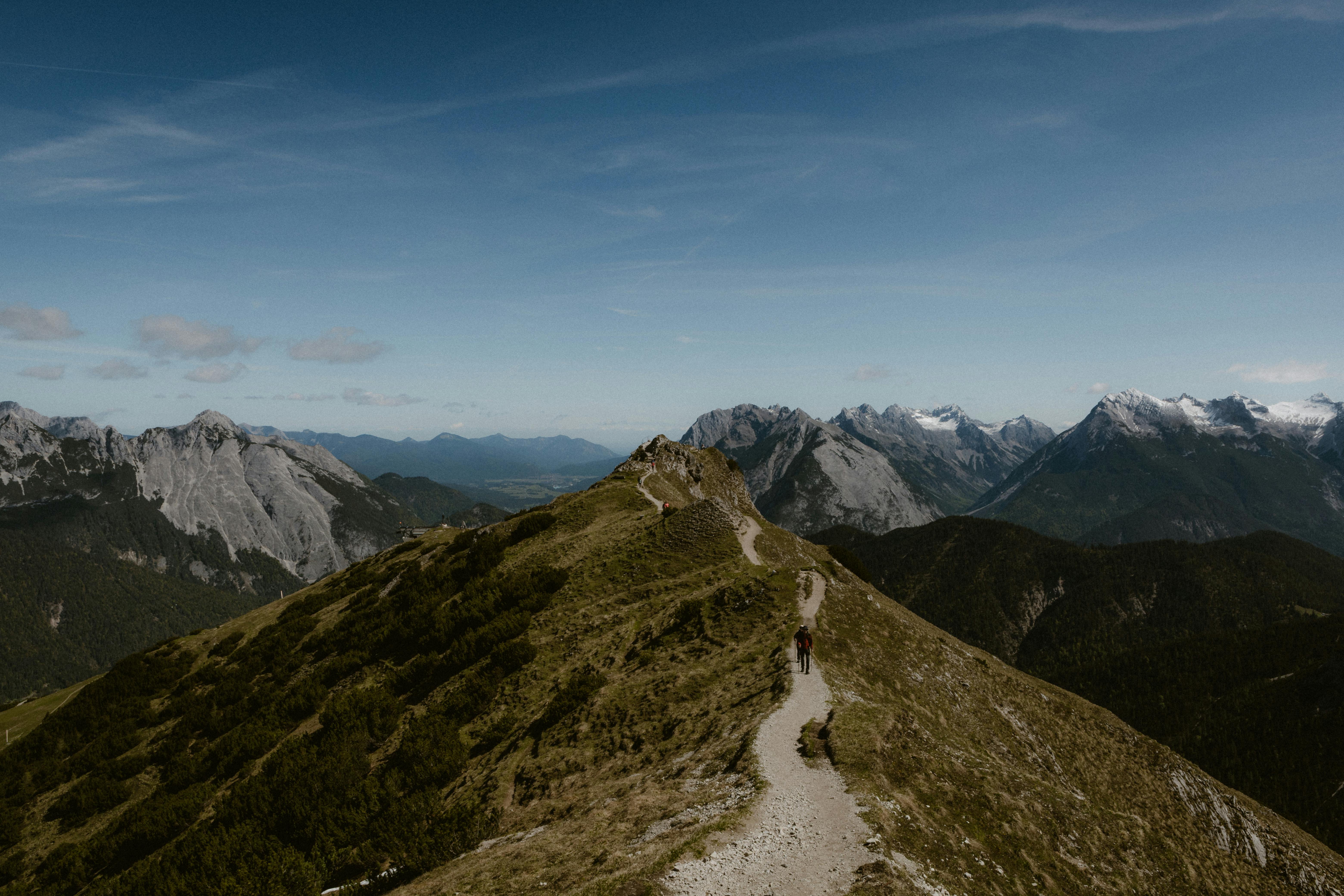 Stunning Mountain Ridge Hiking Trail View · Free Stock Photo