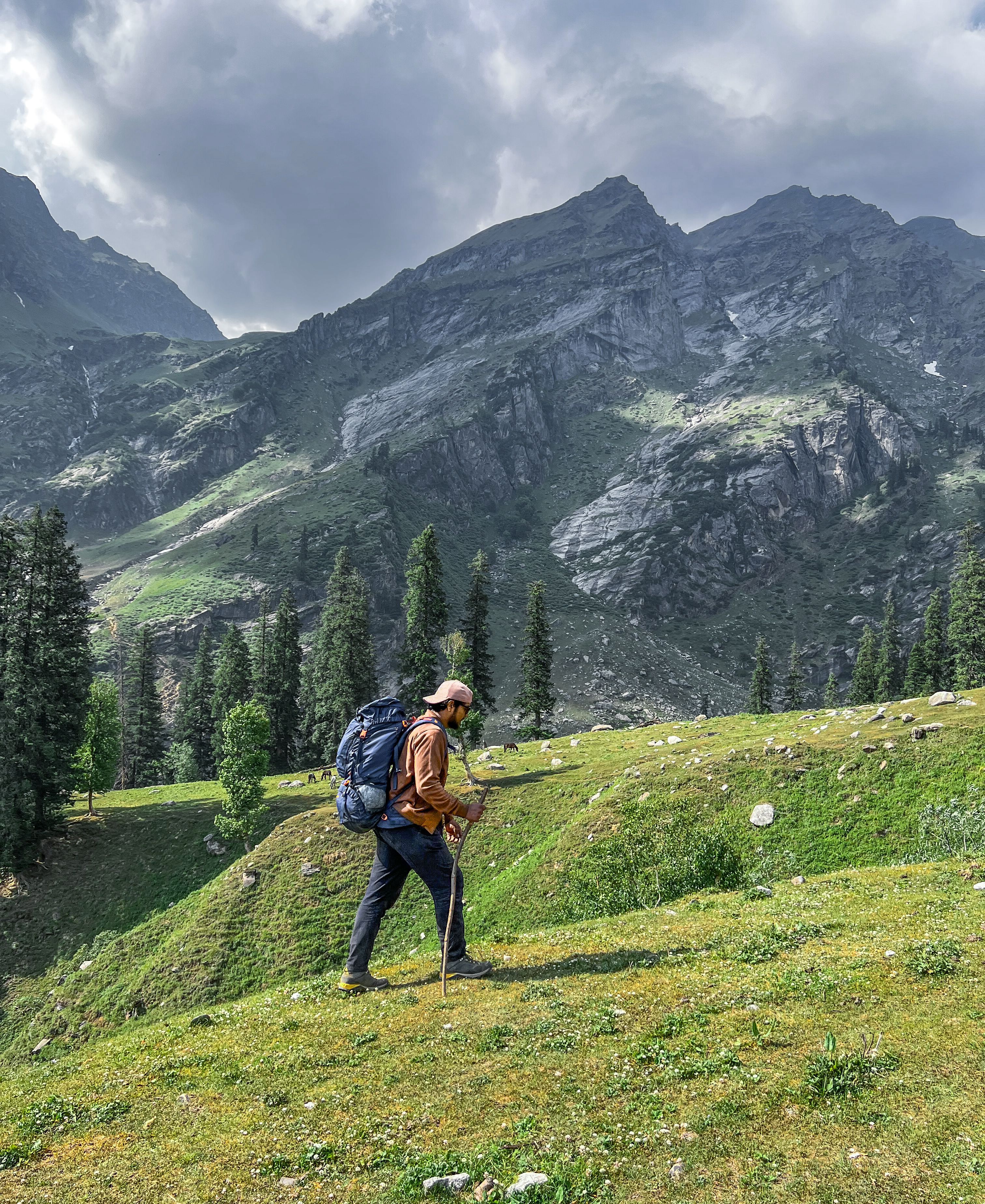 Scenic Trekking Adventure in Alpine Mountains · Free Stock Photo