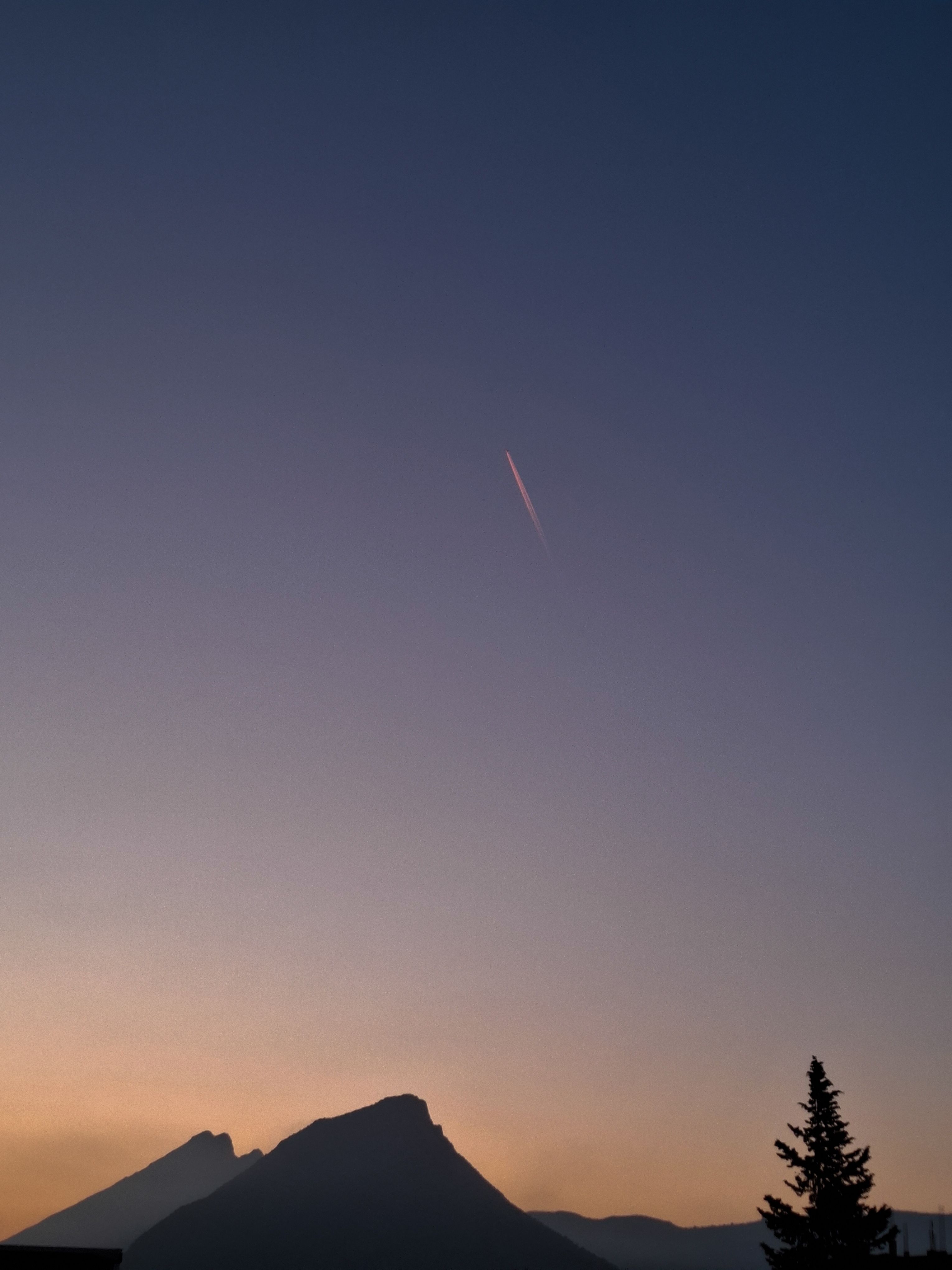 Mountainous Sunset with Jet Contrail in Sky · Free Stock Photo