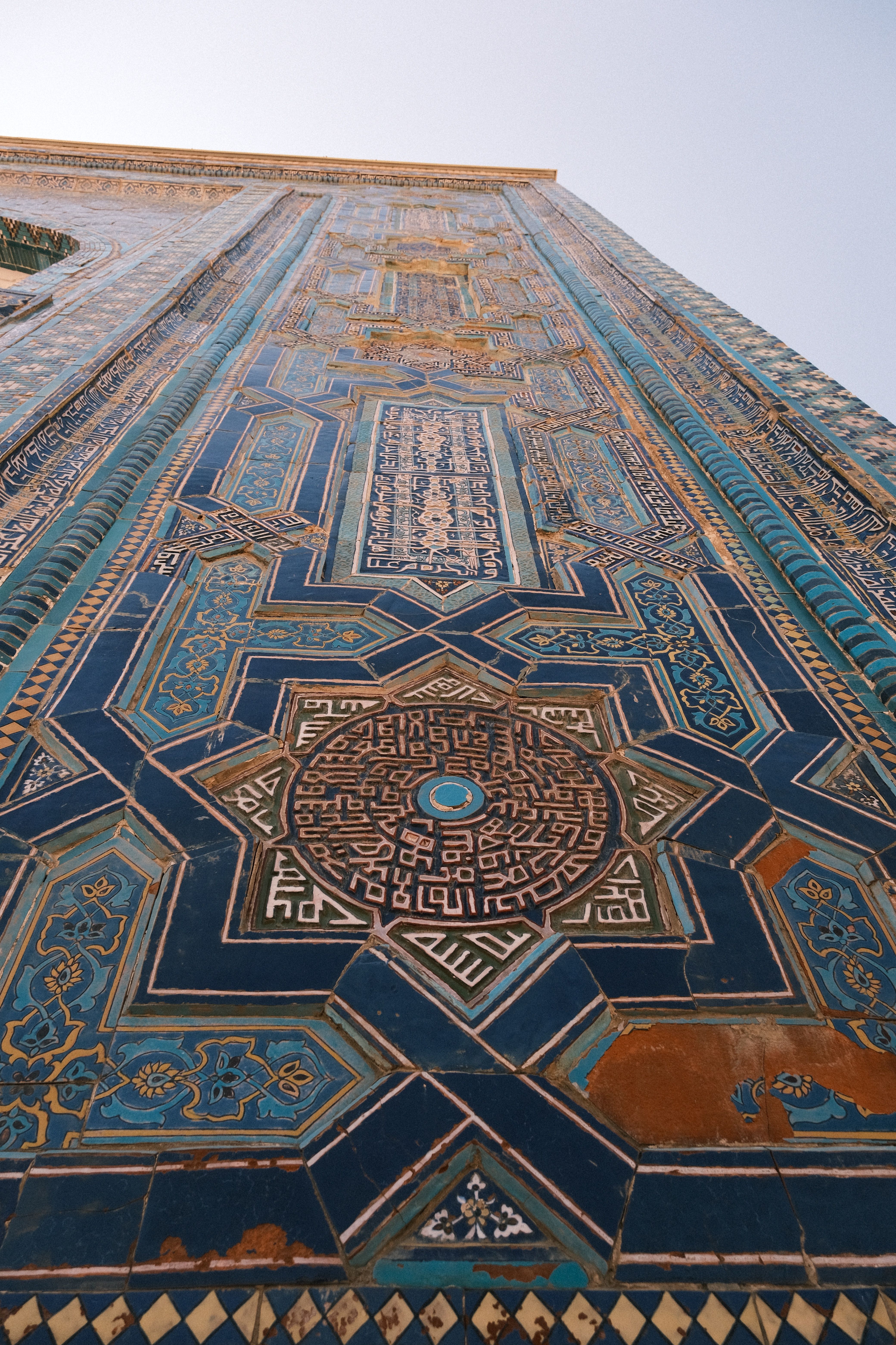 Vertical View of Ornate Islamic Architectural Details · Free Stock Photo