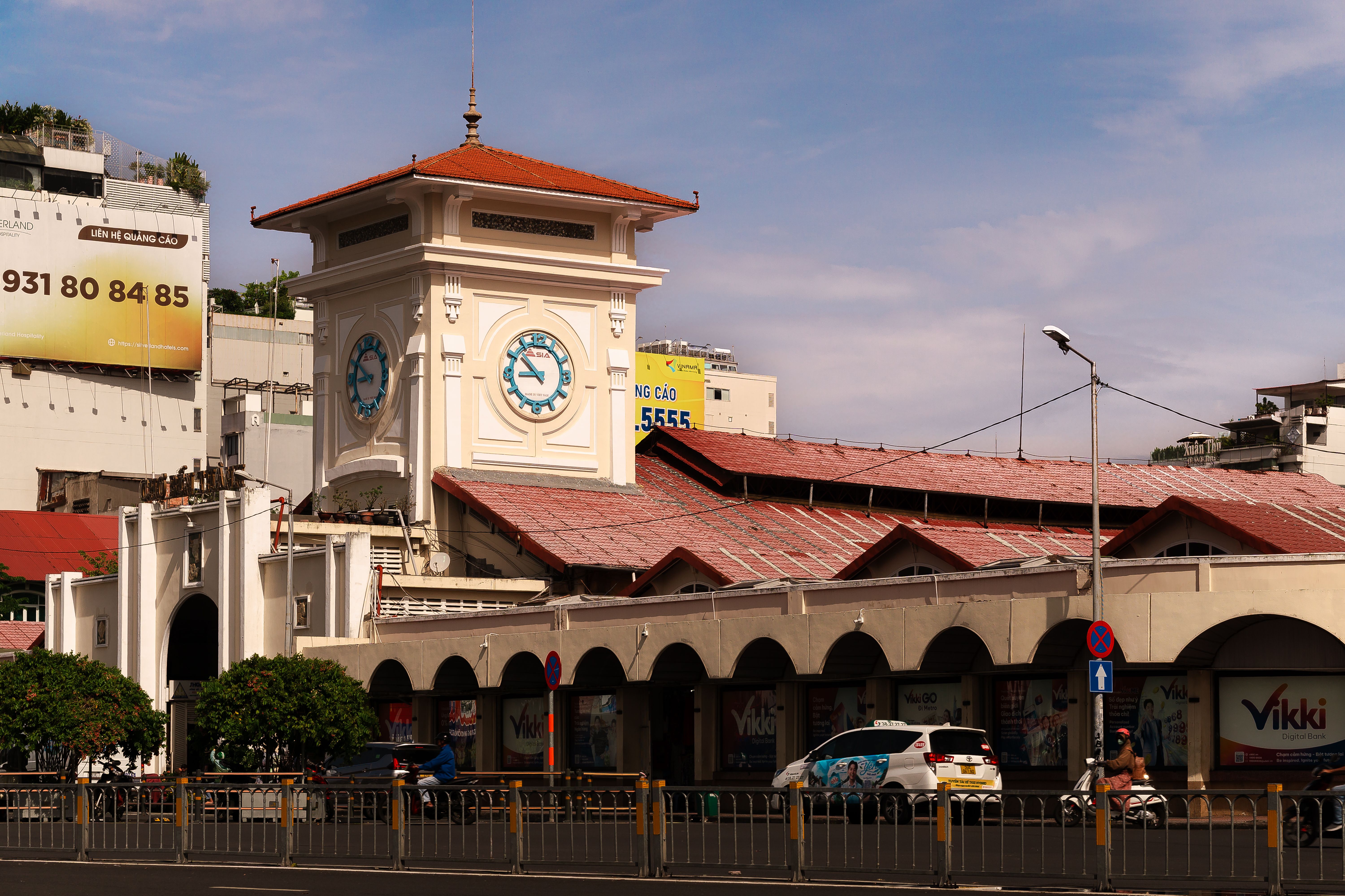 Ben Thanh Market in Ho Chi Minh City in daylight · Free Stock Photo