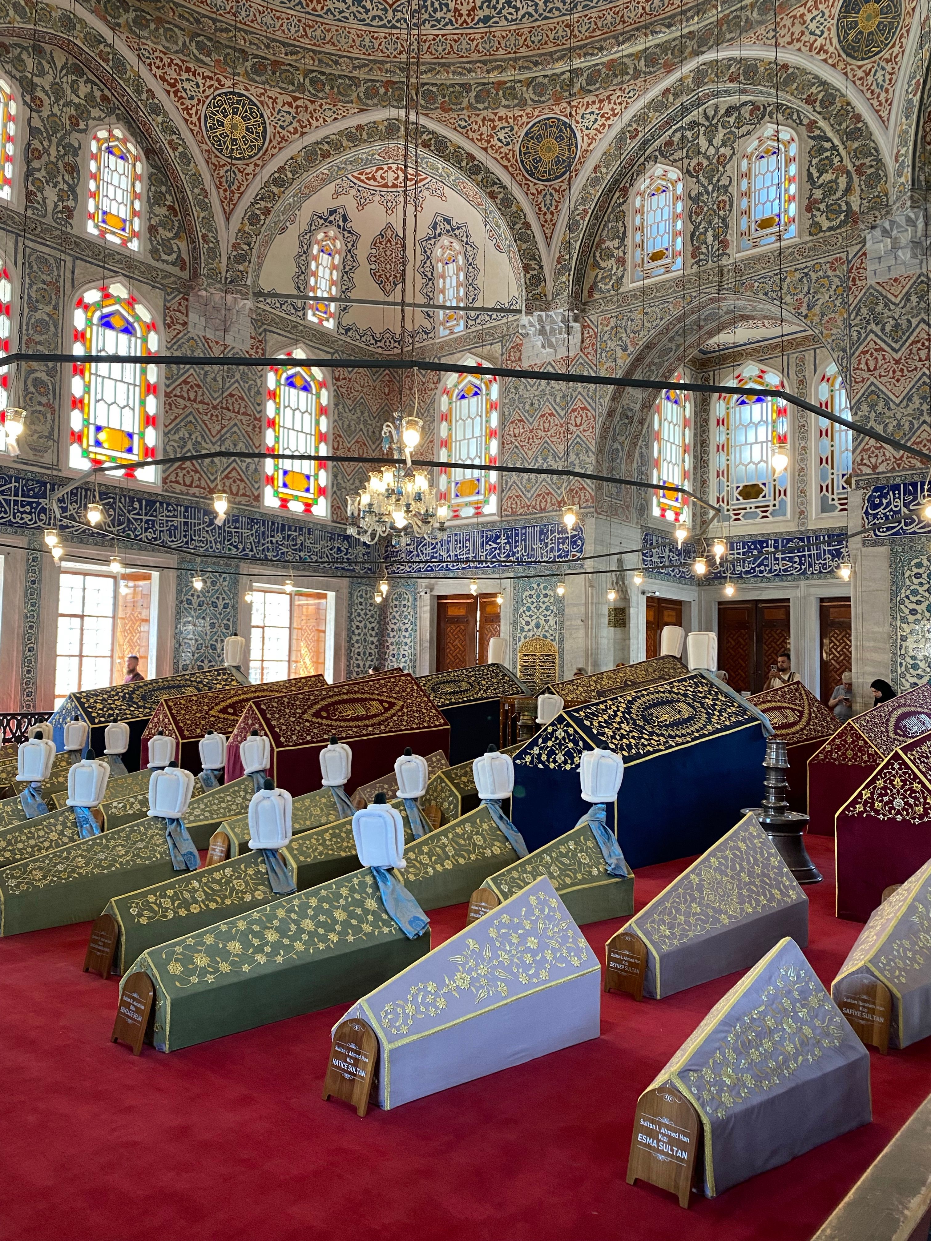 Ornate Interior of Historic Mosque Mausoleum · Free Stock Photo