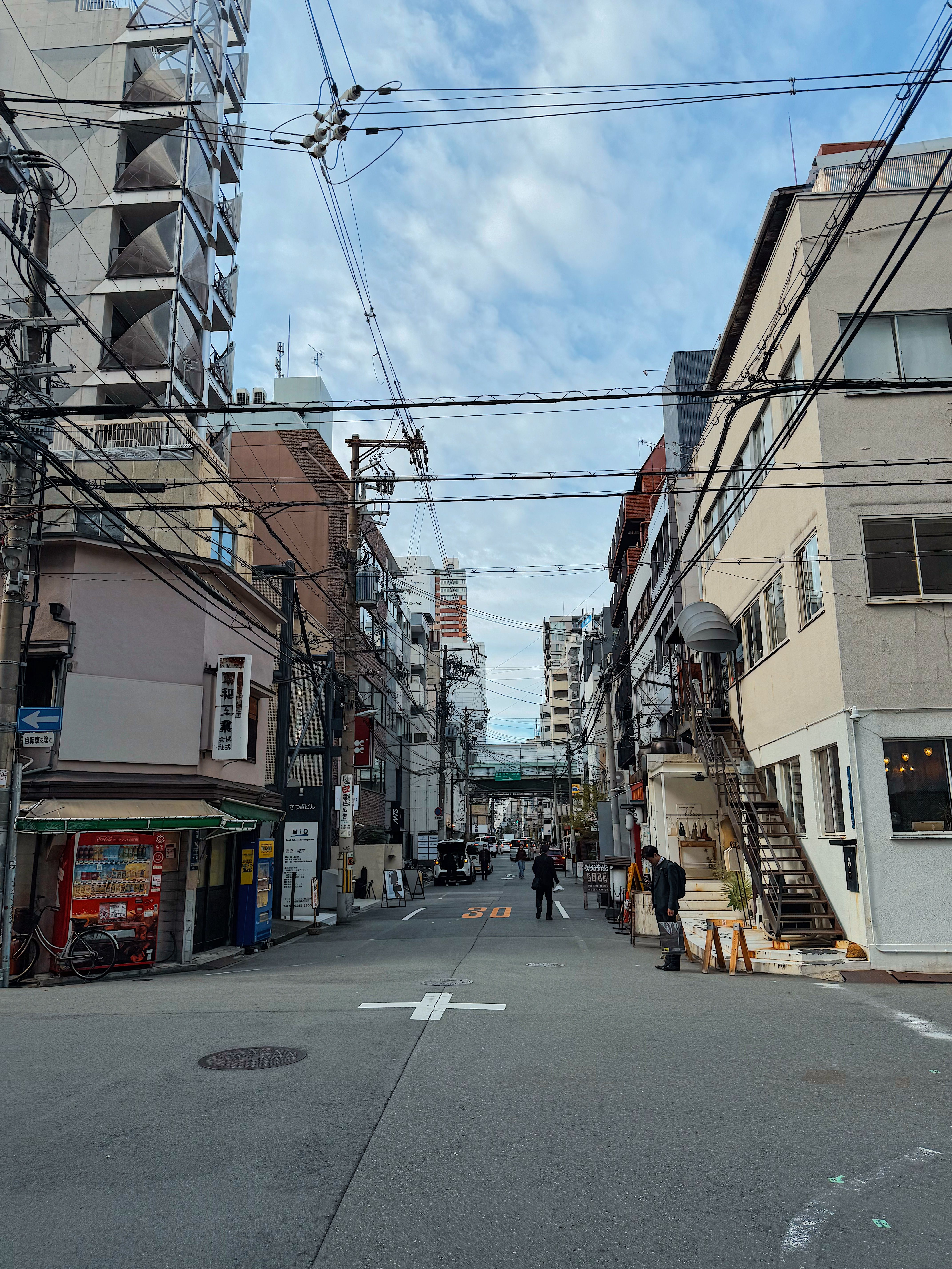 Urban Street Scene in Tokyo during Daytime · Free Stock Photo
