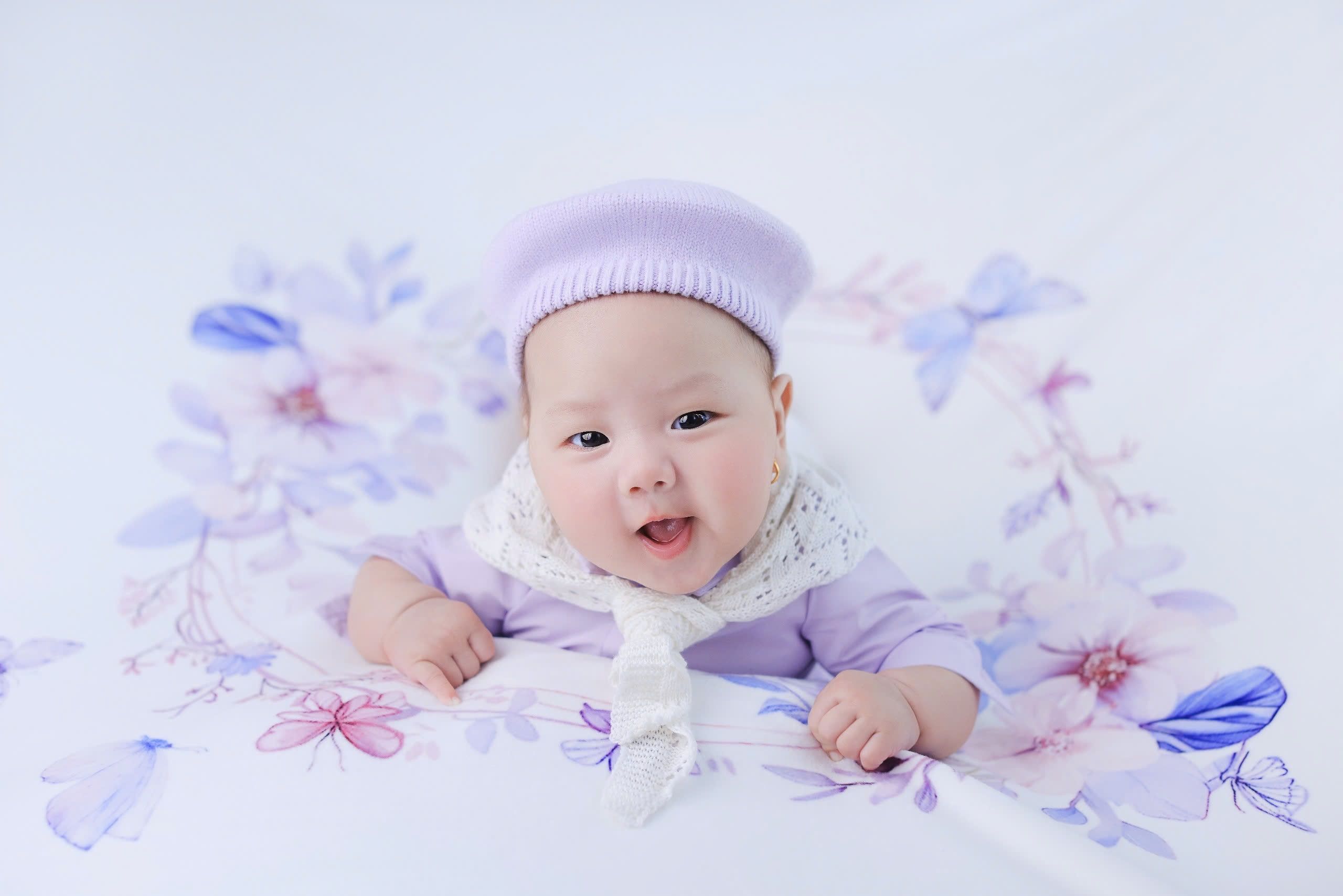 Adorable Baby in Pastel Outfit with Floral Background · Free Stock Photo