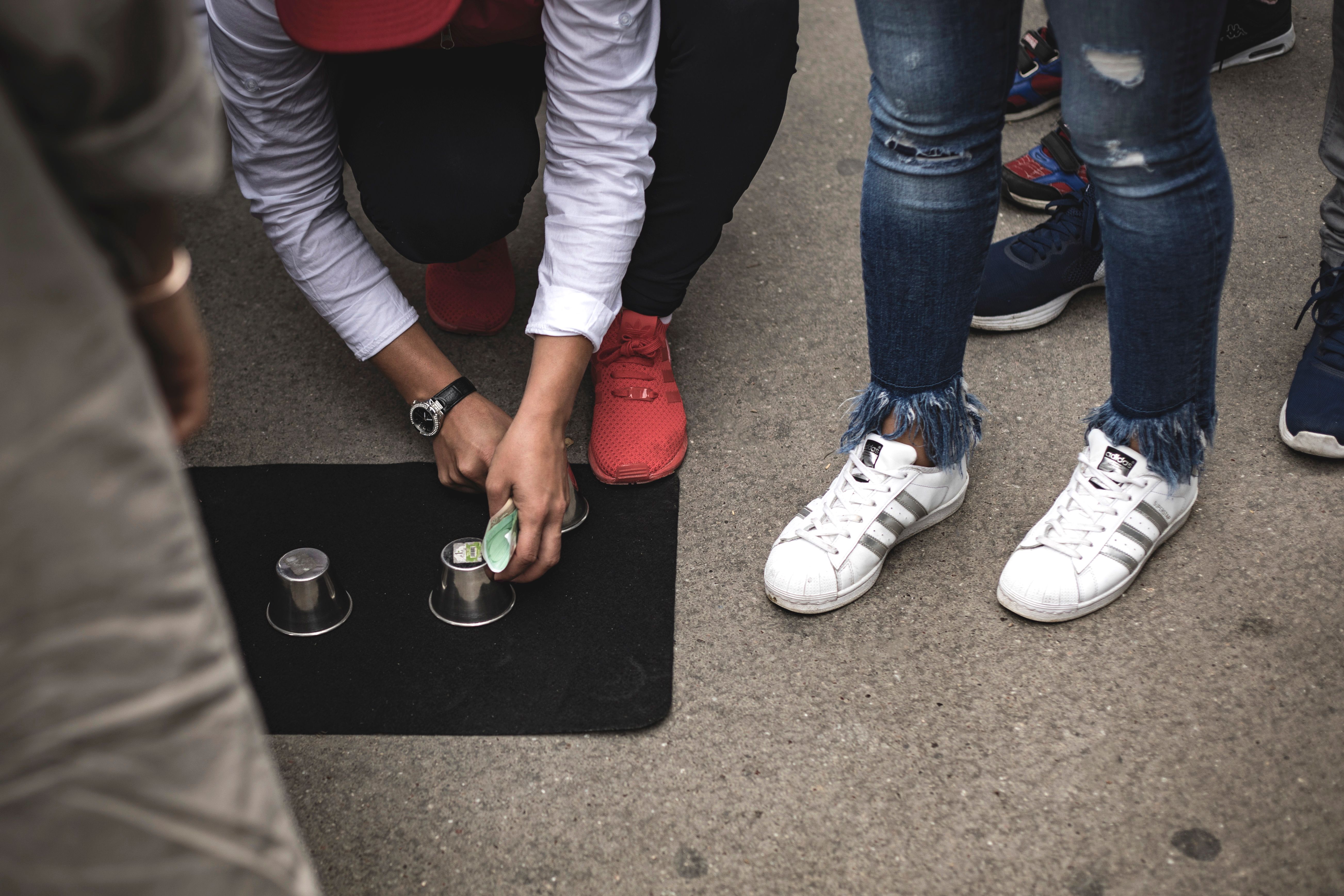 Street Performer Engaging Audience with Magic Trick · Free Stock Photo