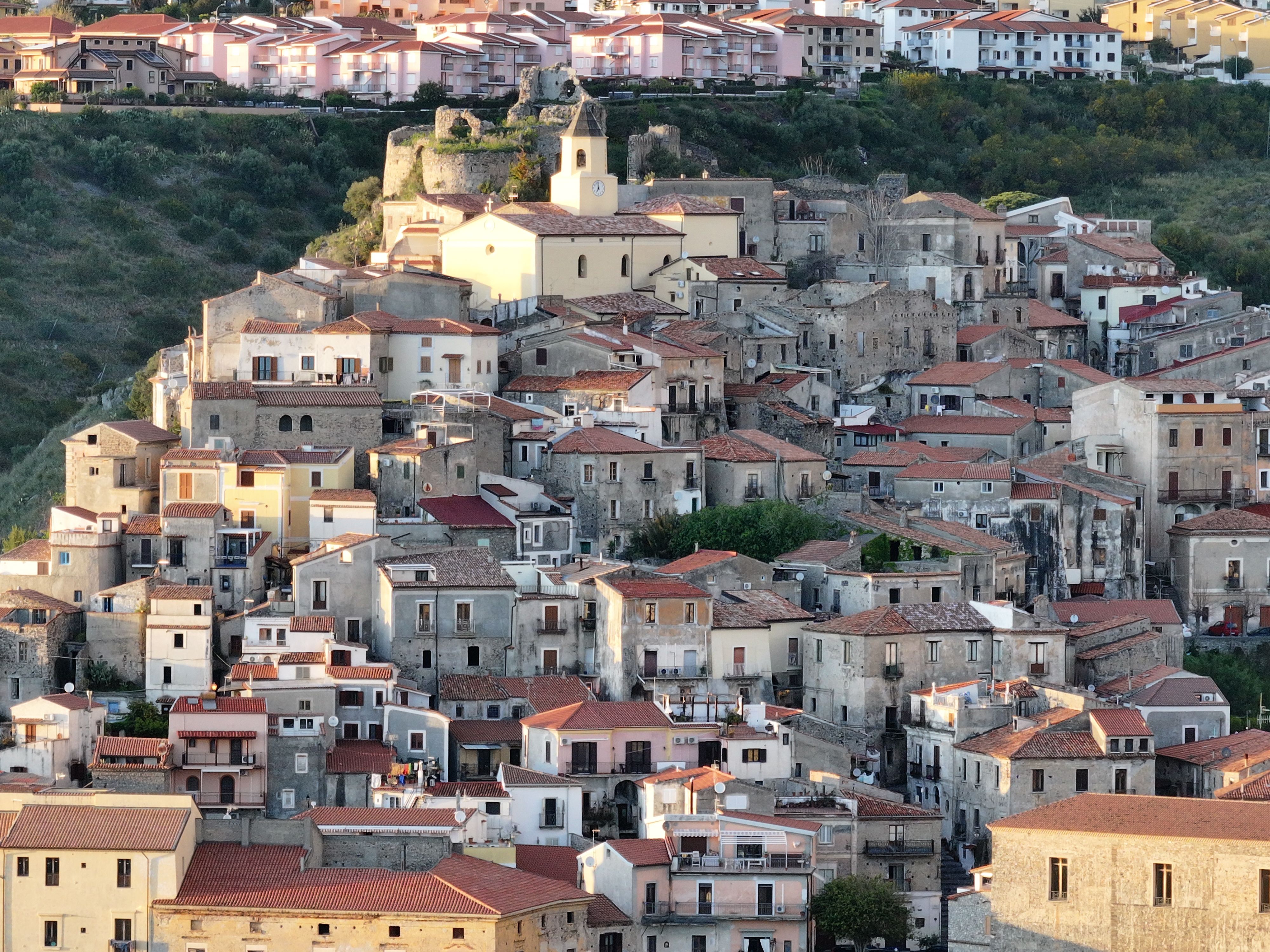 Historic Italian Village with Red Tiled Roofs · Free Stock Photo
