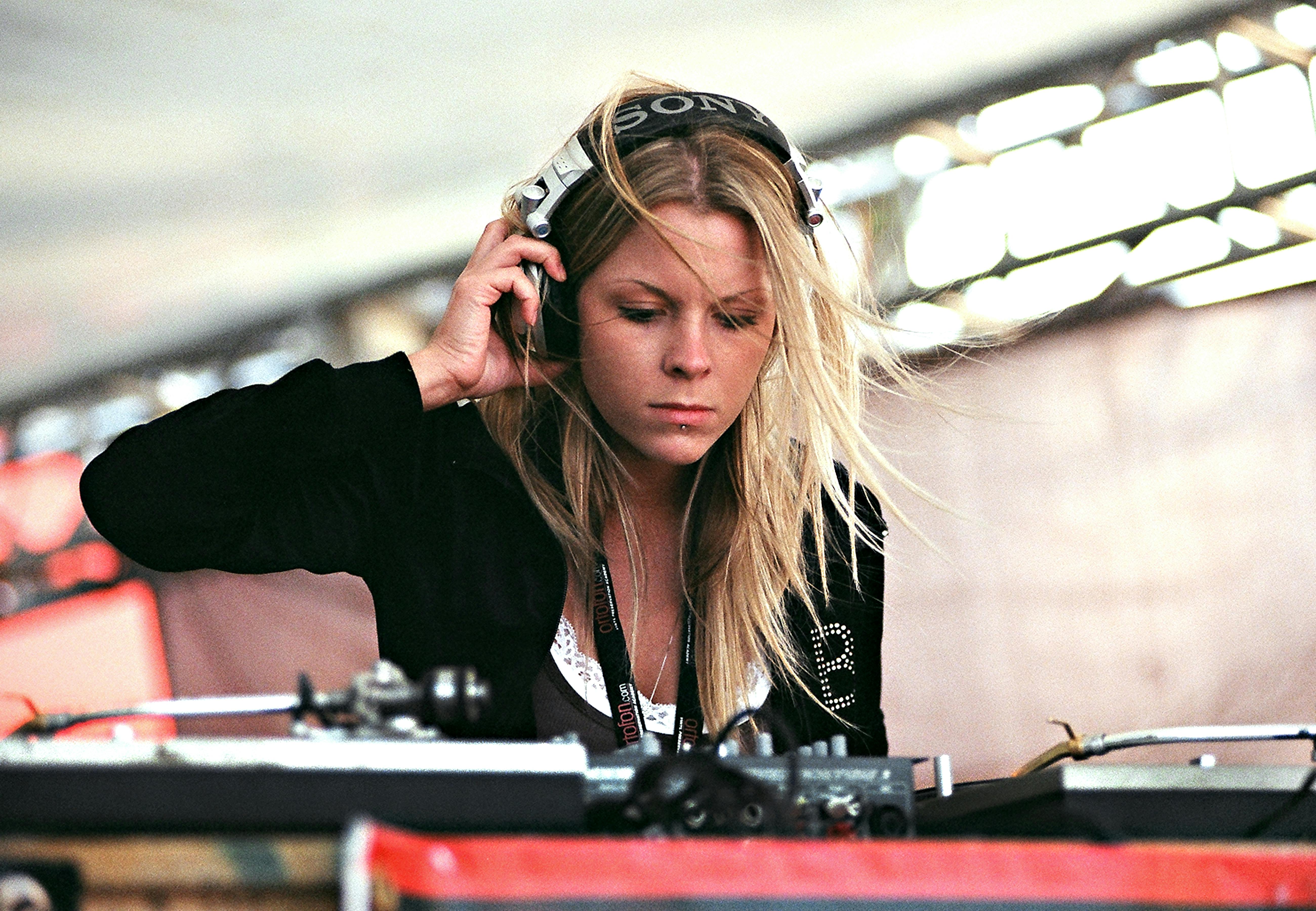 Music Bg Headphones Photos, Download The BEST Free Music Bg Headphones ...