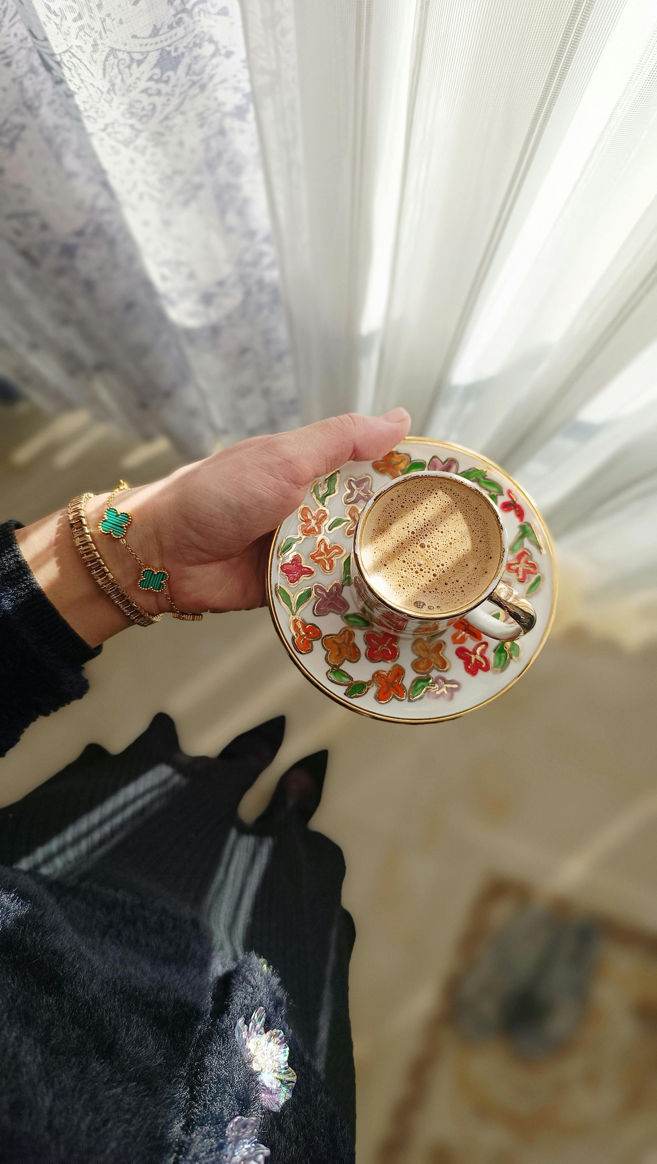 Hand Holding Photos, Download The BEST Free Hand Holding Stock Photos ...