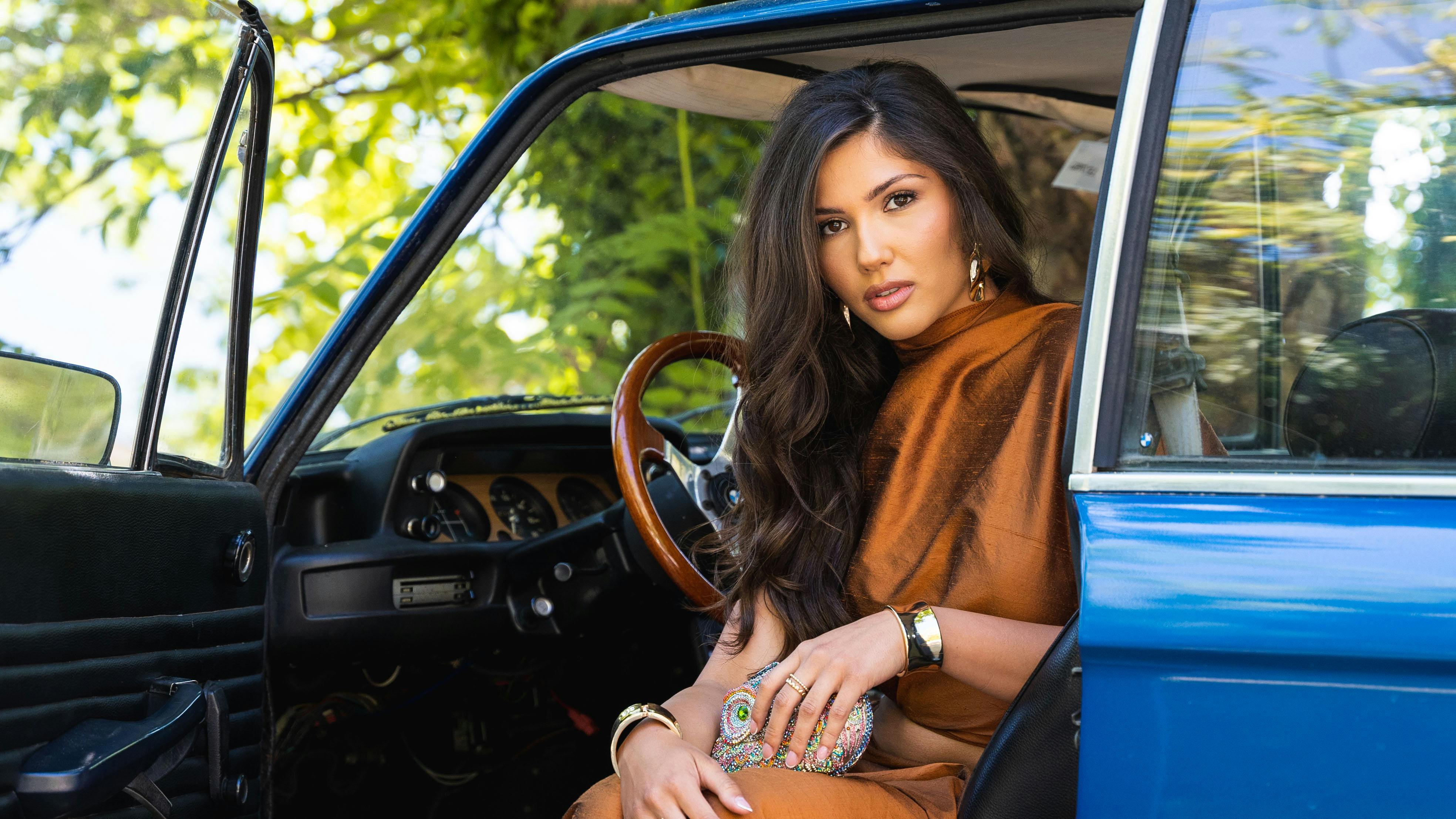 228,546+以上の無料運転席画像