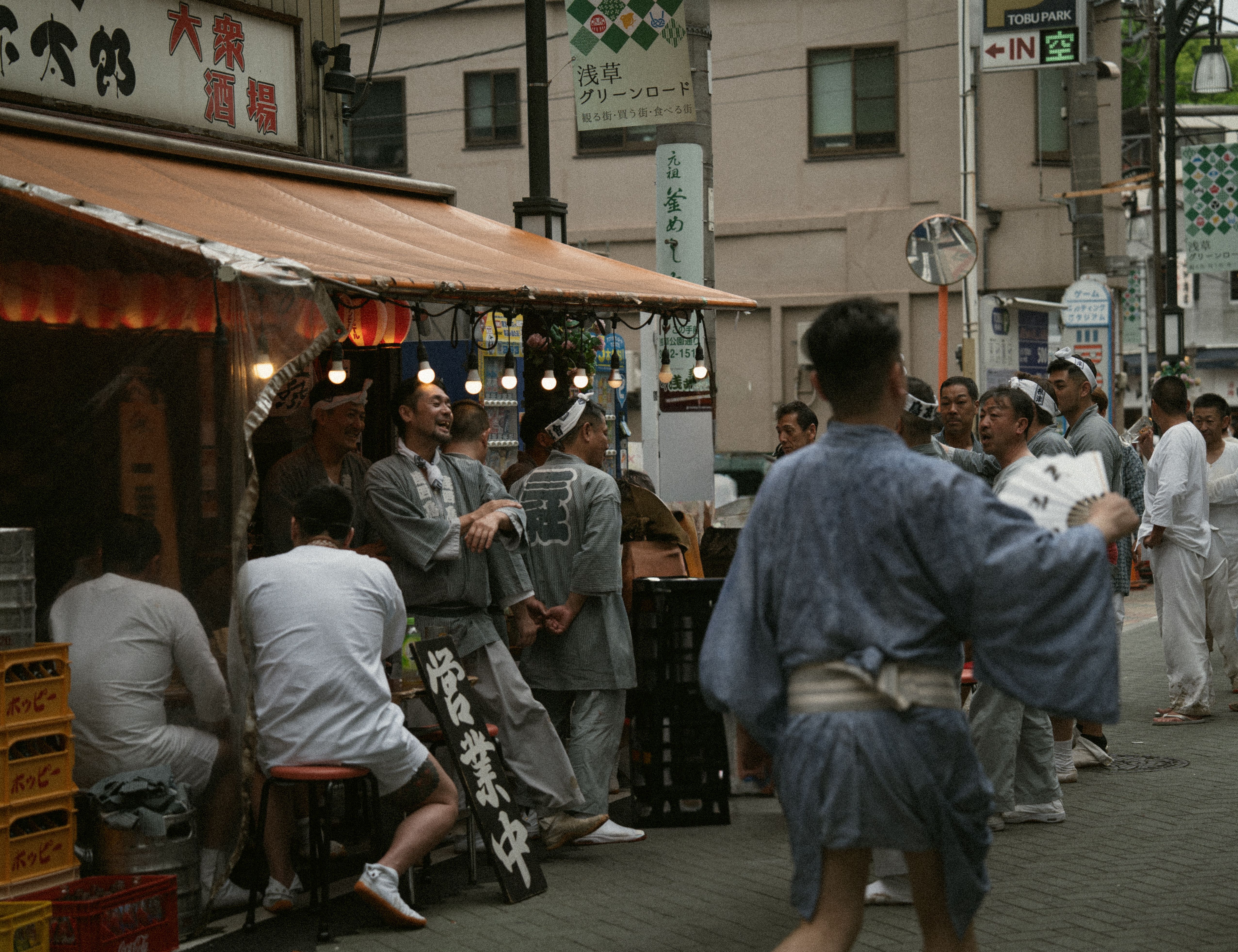Traditional Japanese Street Scene in Tokyo · Free Stock Photo