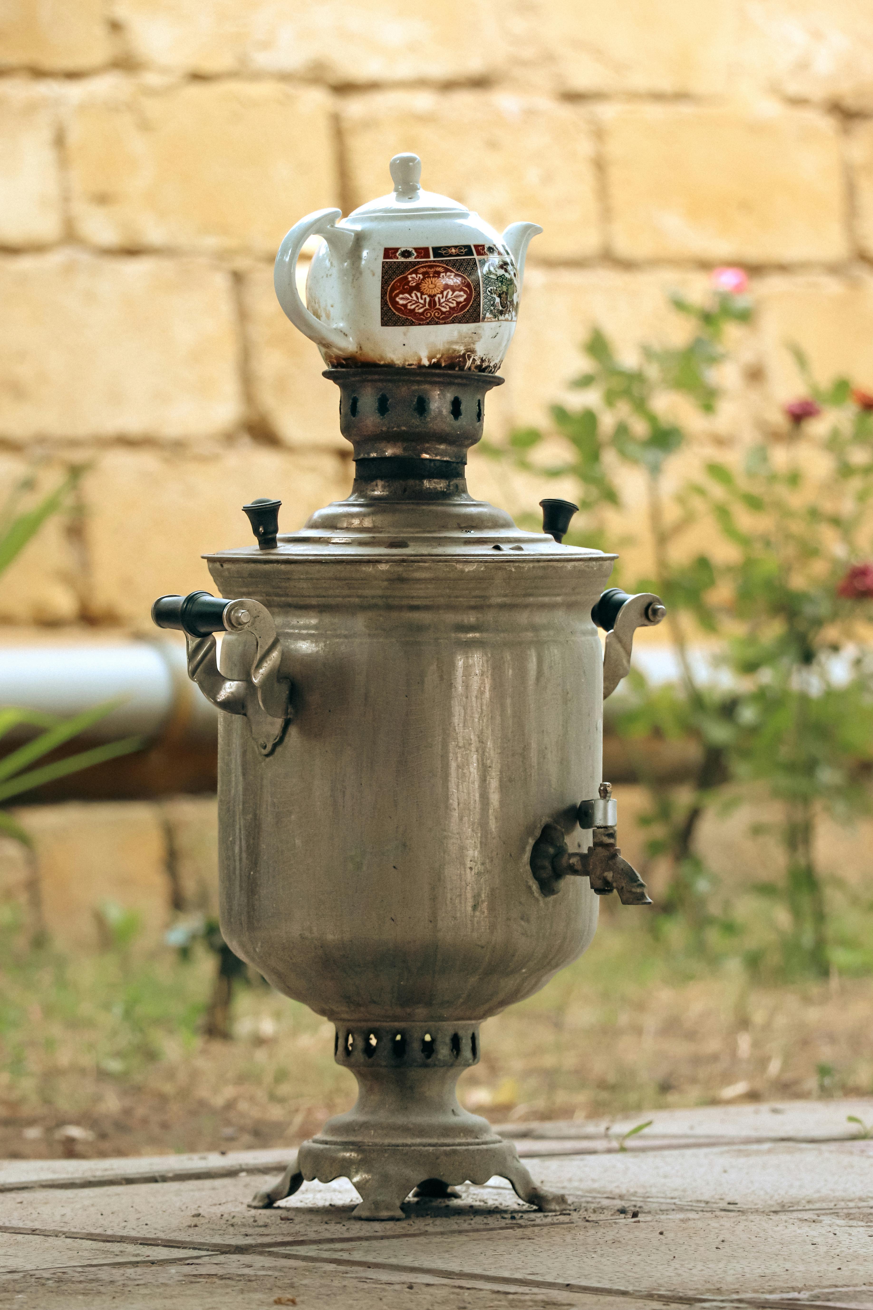 Traditional Samovar with Teapot in Salyan · Free Stock Photo