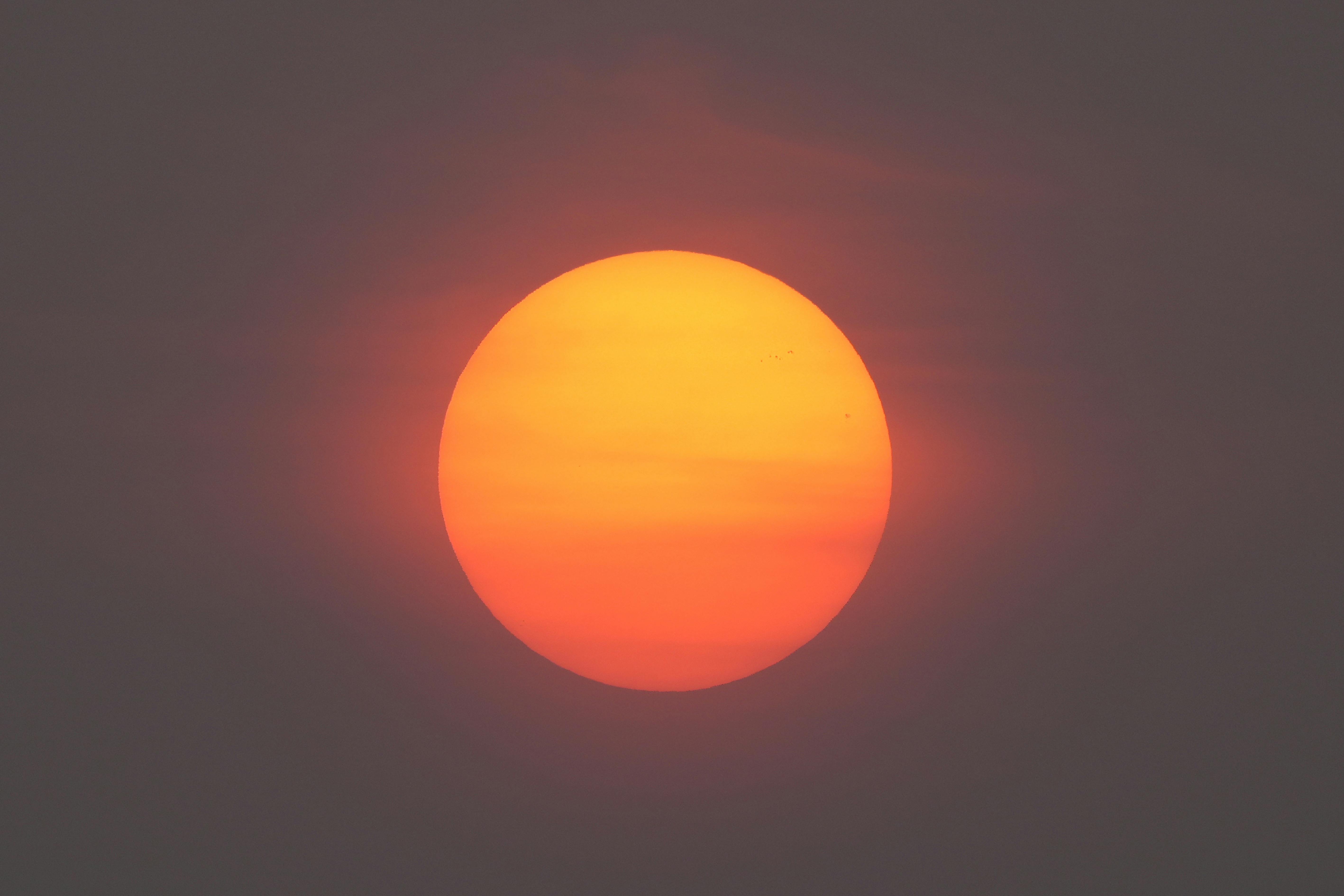 Fiery Sunrise in Wildfire Haze Over Stamford · Free Stock Photo