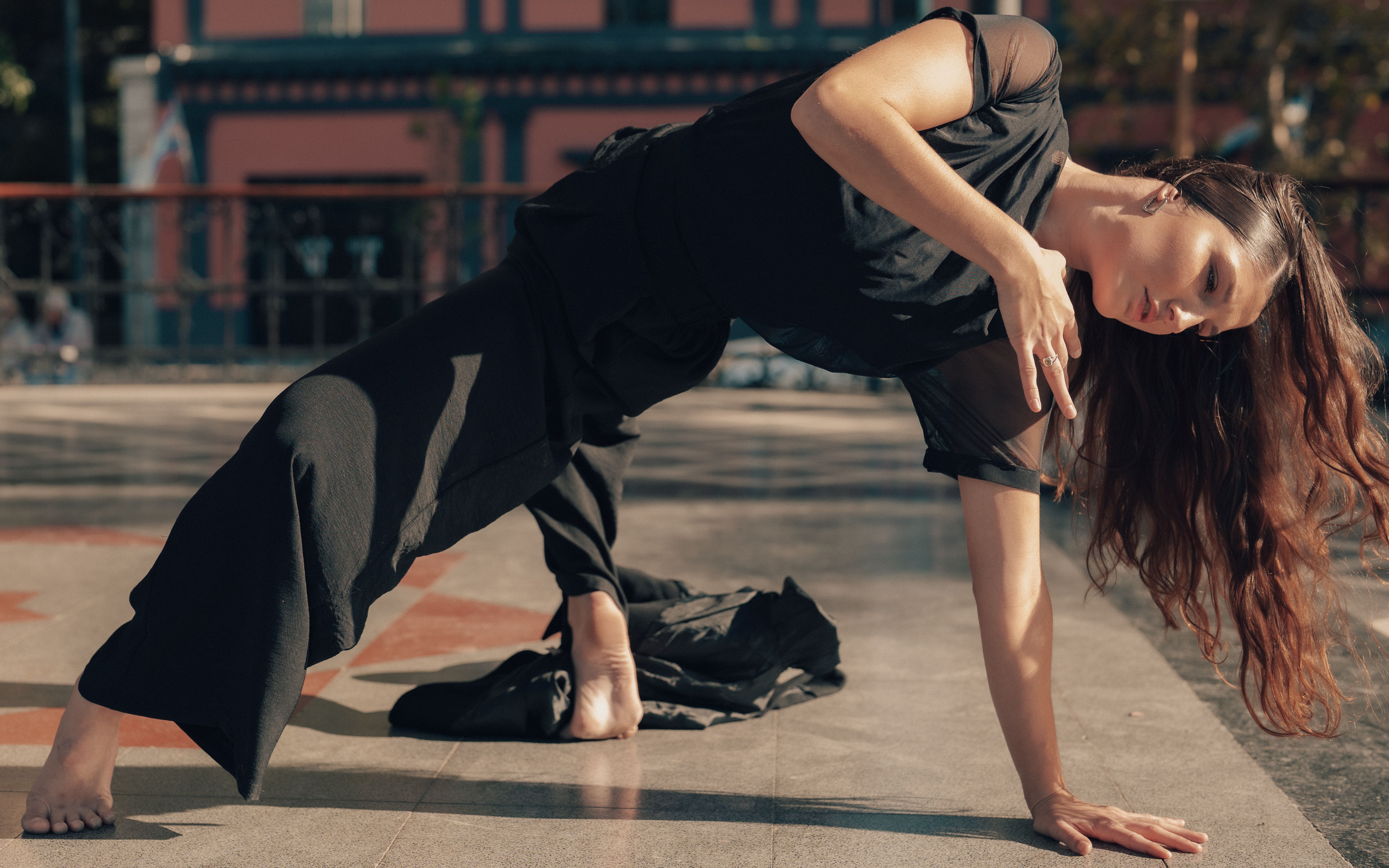 Contemporary Dance Pose in Buenos Aires · Free Stock Photo