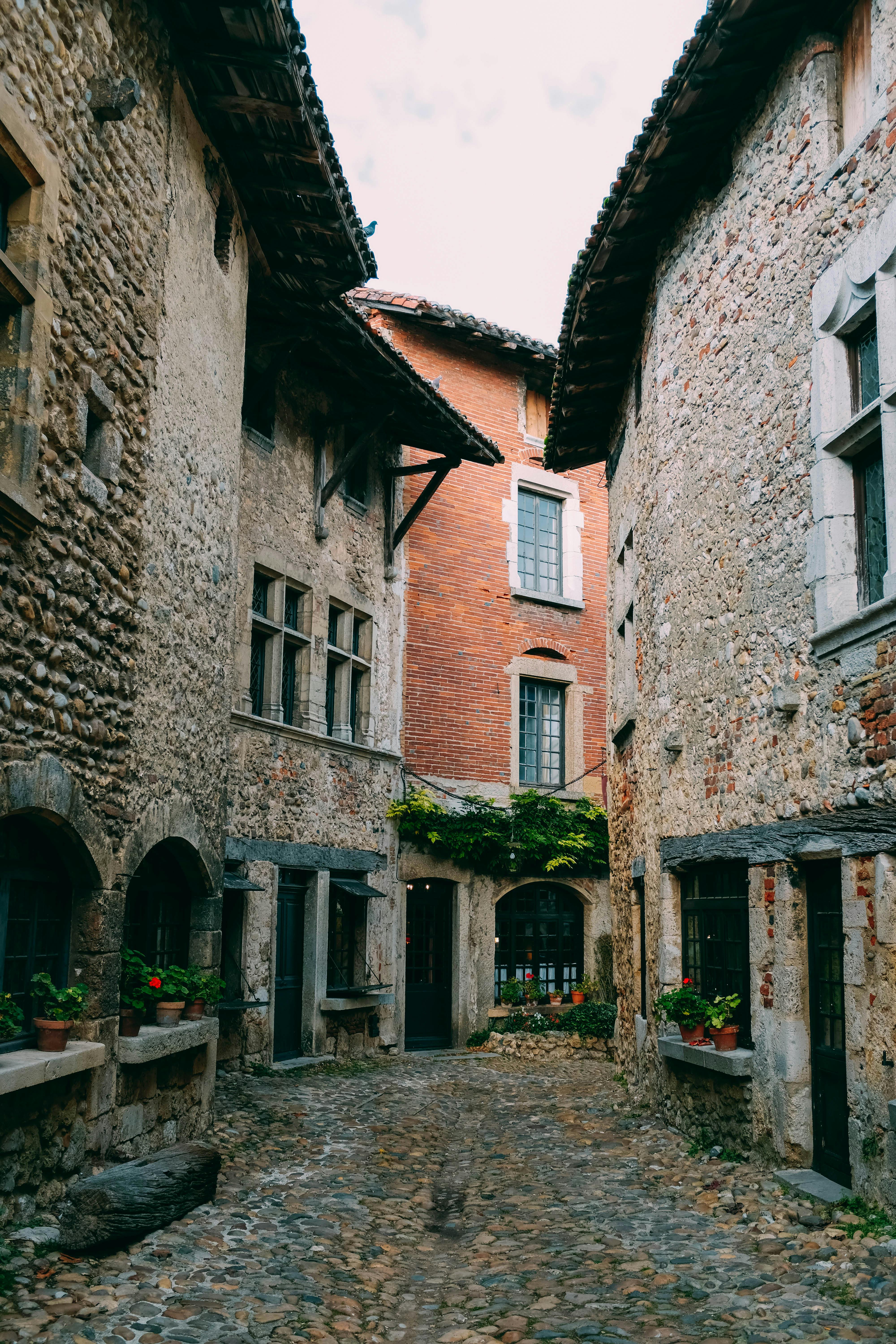 Photo Of An Alley · Free Stock Photo