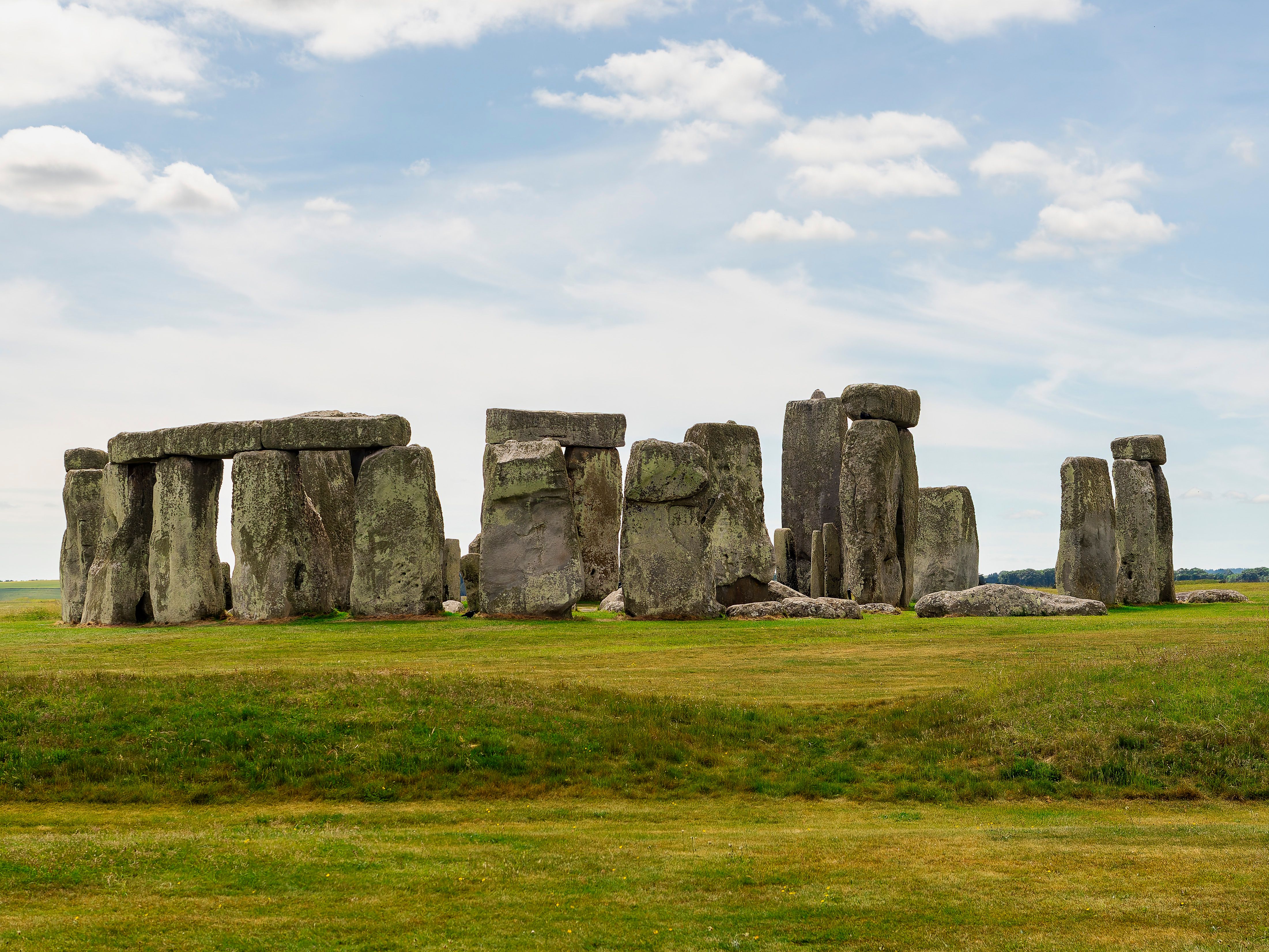 Iconic Stonehenge Monument Under Clear Sky · Free Stock Photo