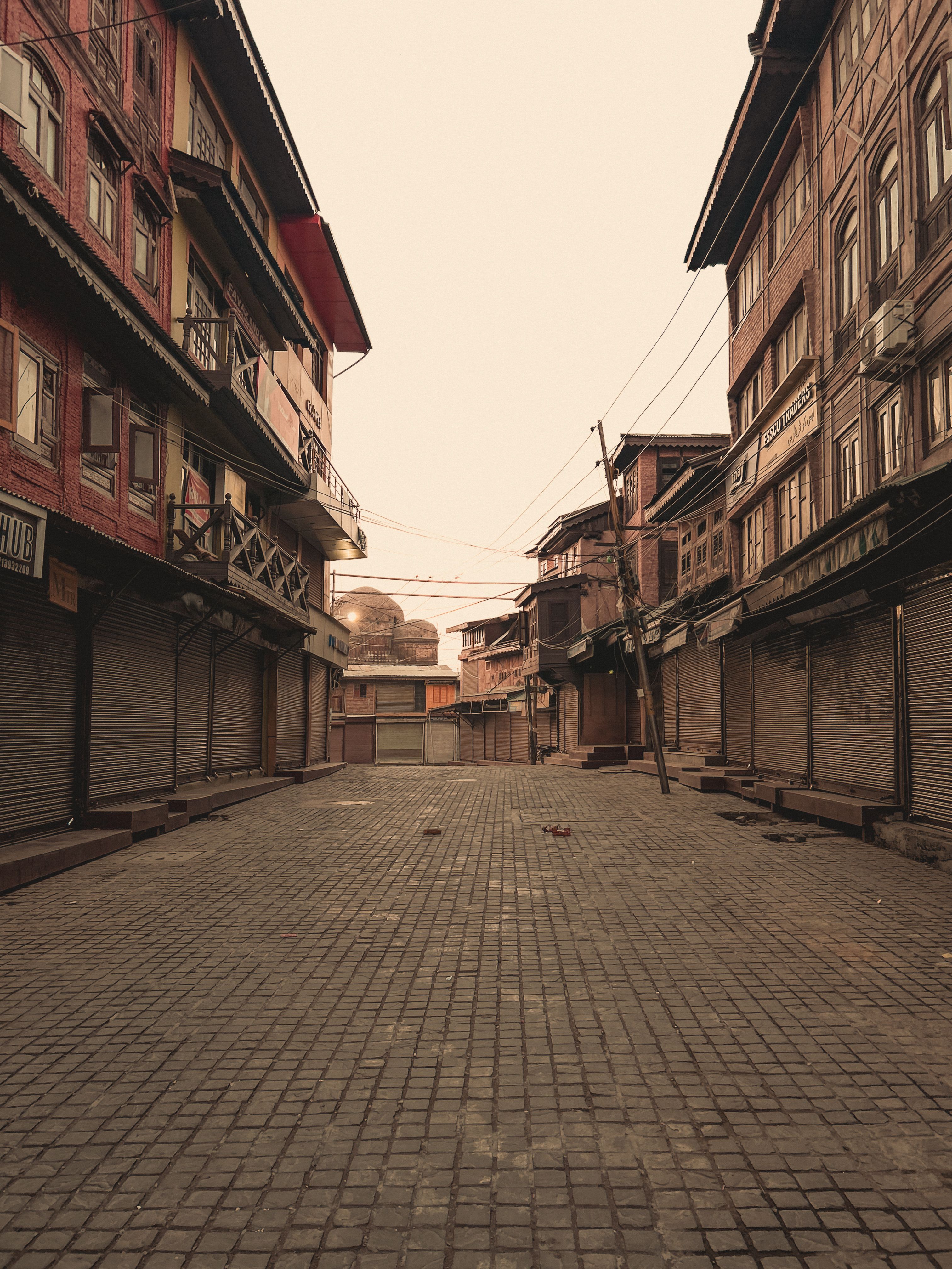 Vintage Architecture in Srinagar's Silent Streets · Free Stock Photo