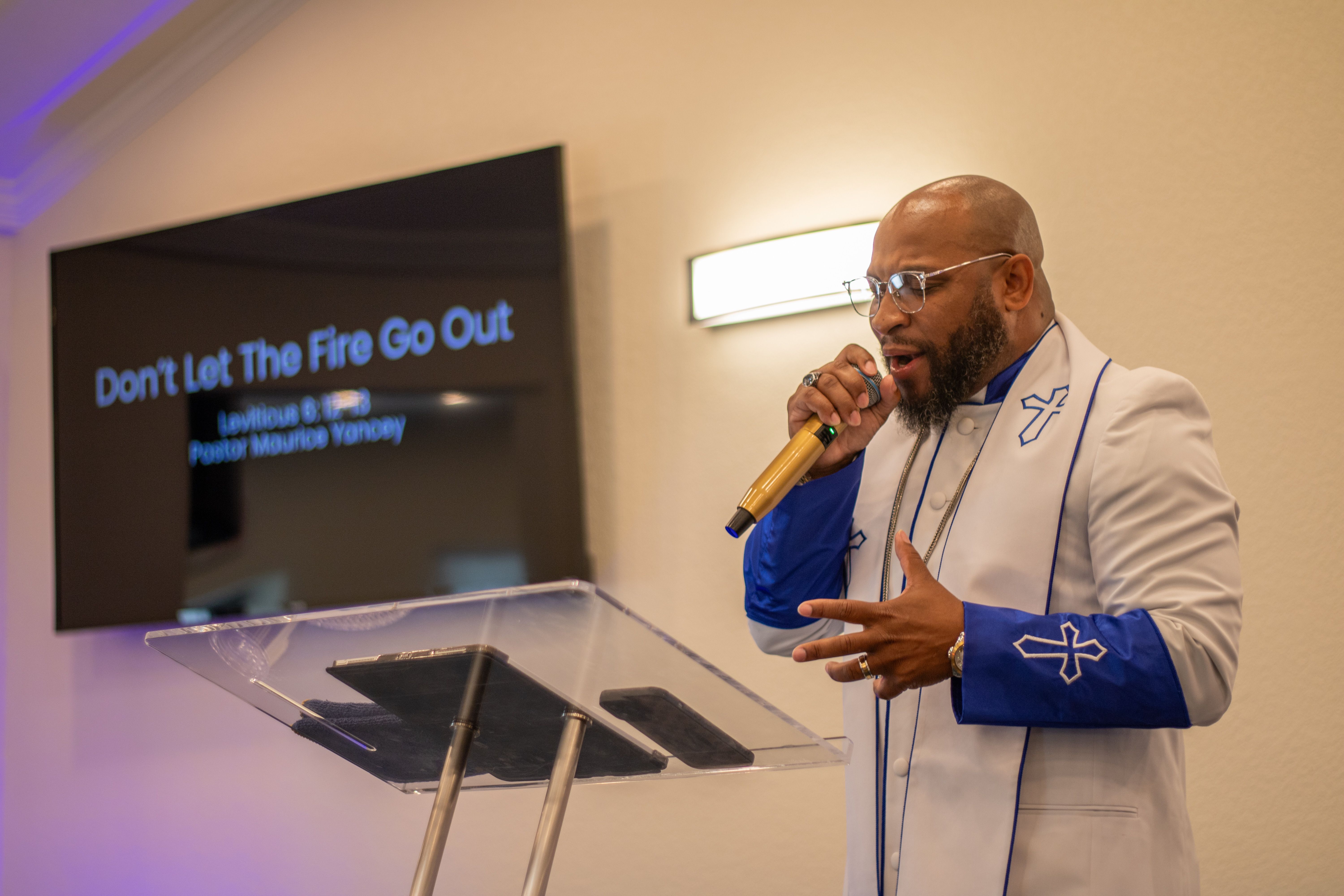 Pastor Predicando Photos, Download The BEST Free Pastor Predicando ...