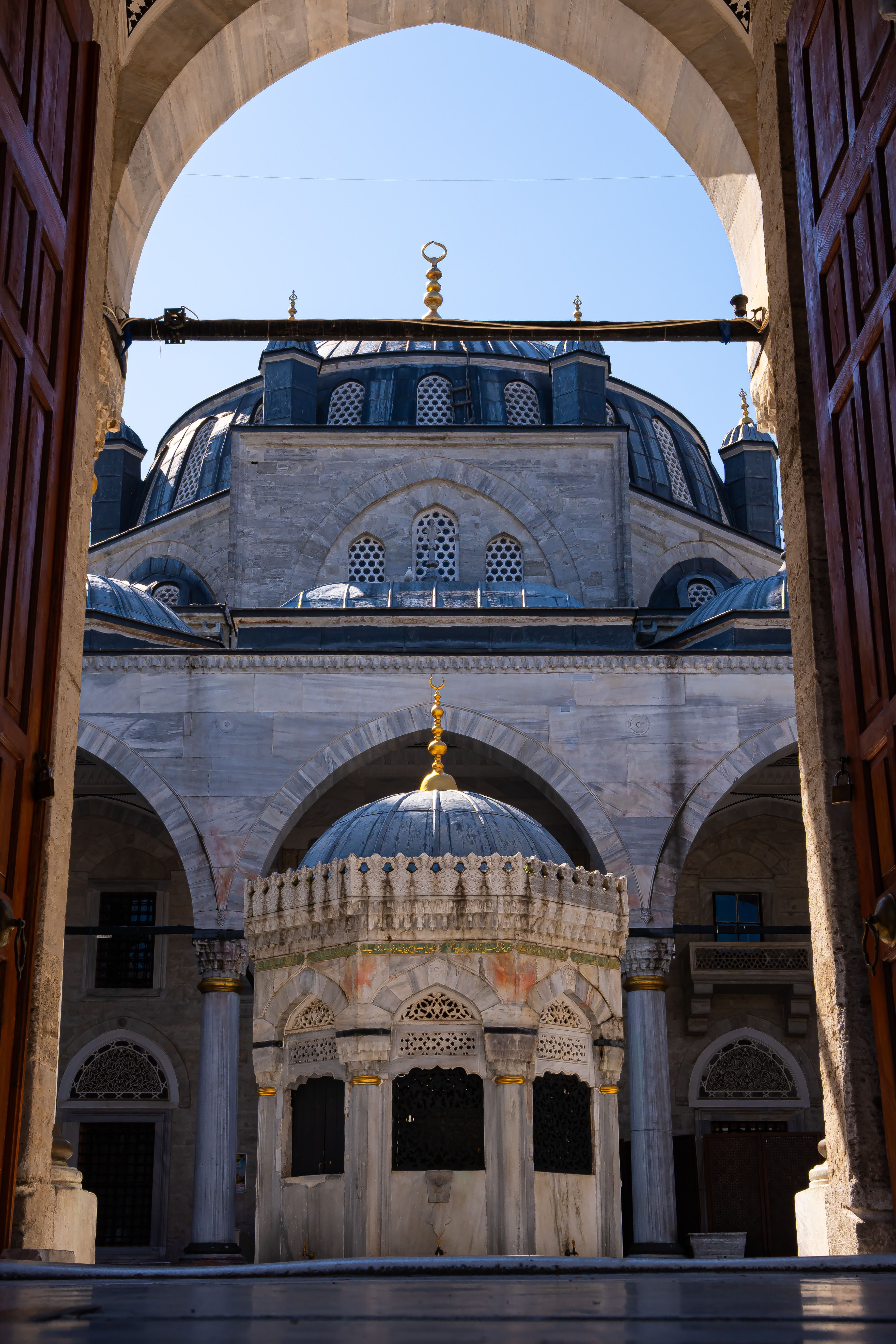 Entrance View of Historic Ottoman Mosque in Istanbul · Free Stock Photo