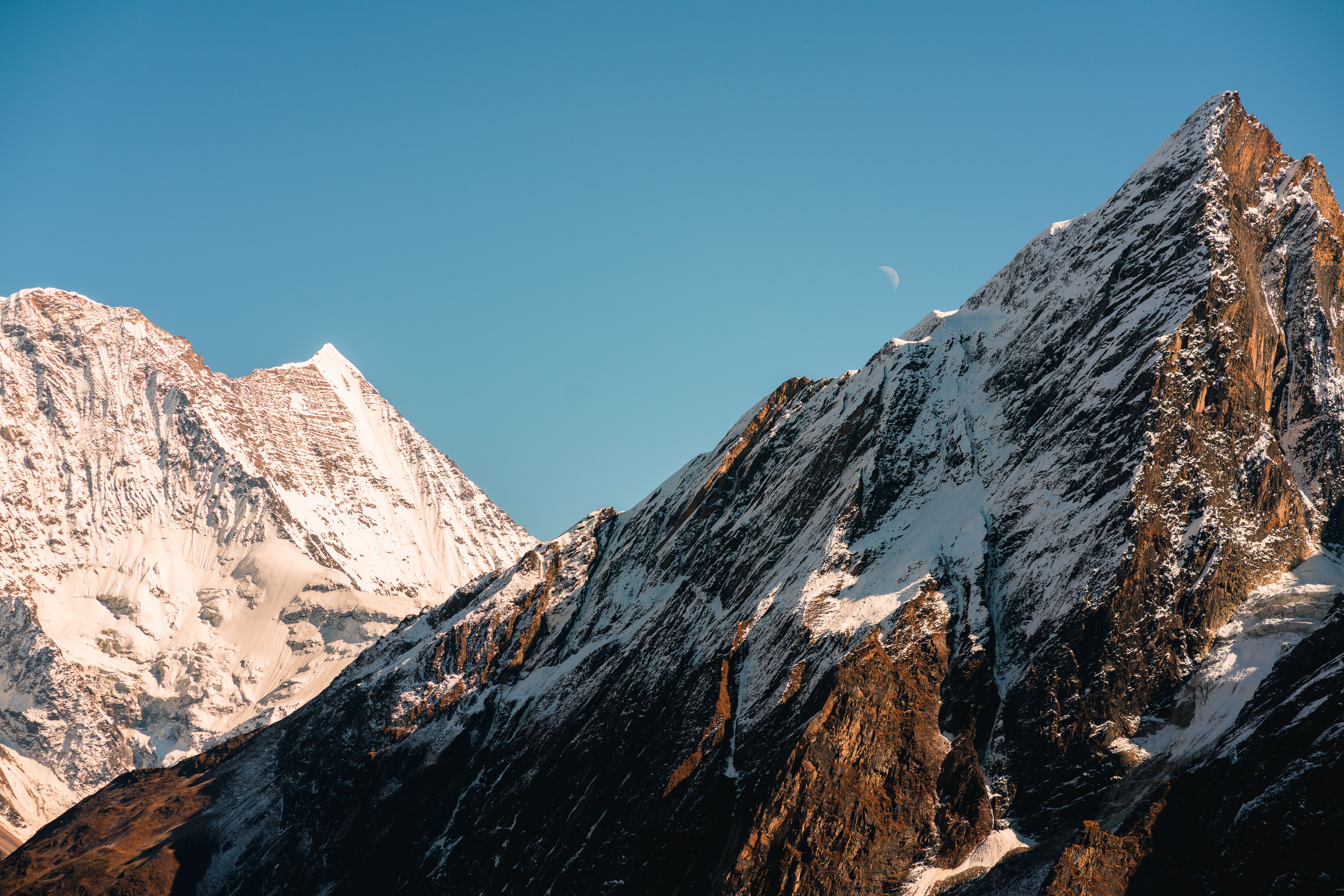 Stunning Snow-Capped Peaks in the Himalayas · Free Stock Photo