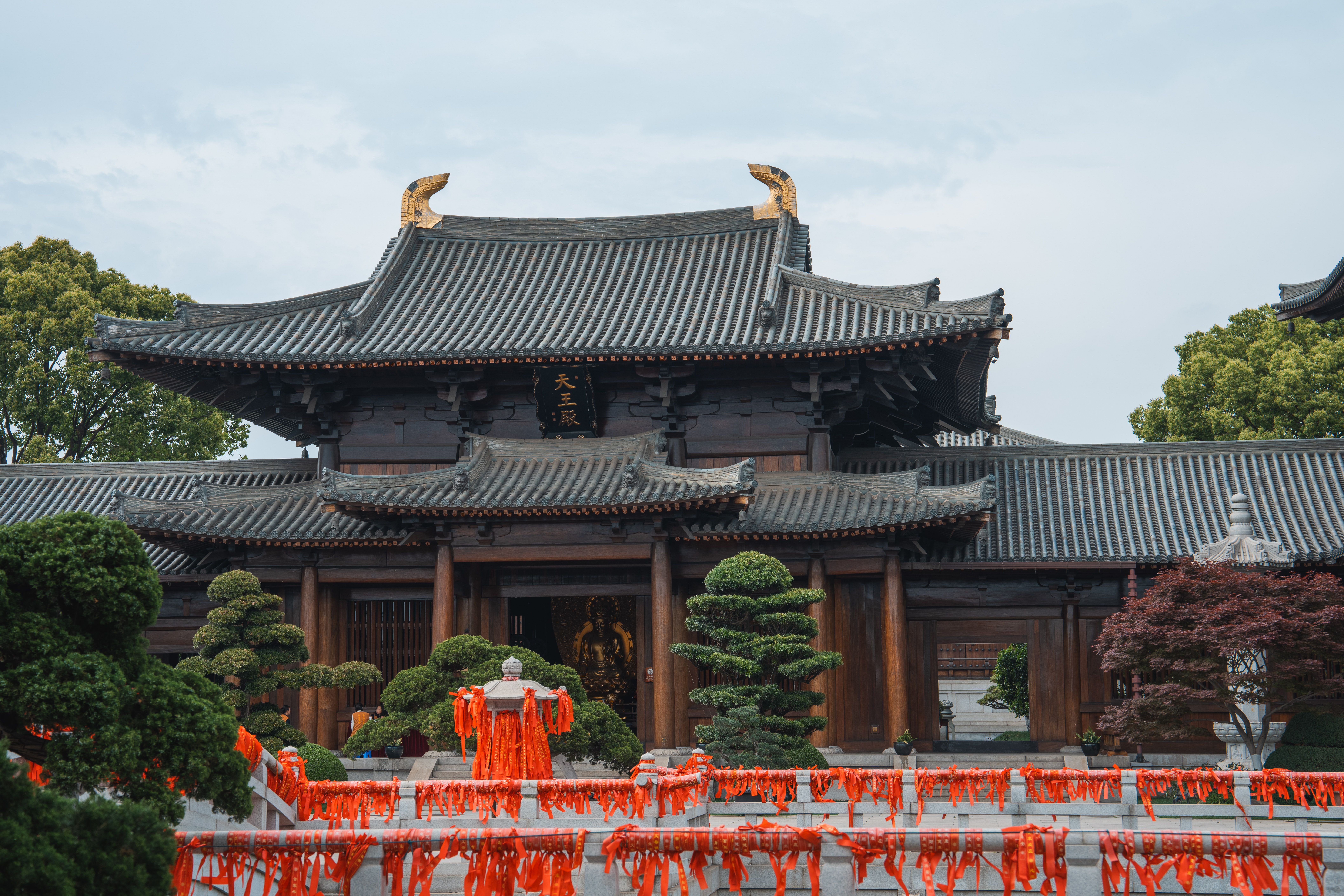 Traditional Asian Temple with Ornate Architecture · Free Stock Photo