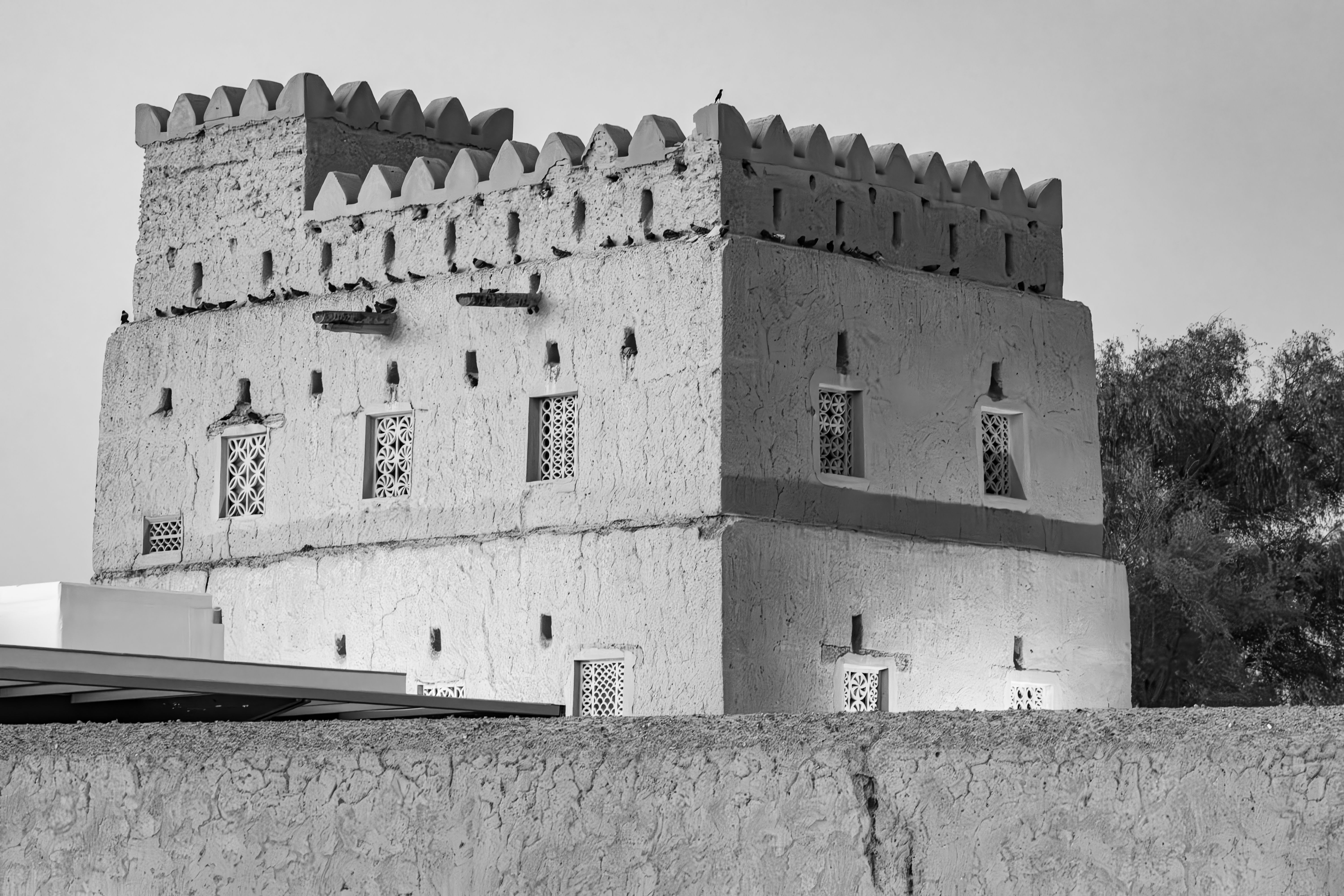 Traditional Al Ain Fort Tower in Black and White · Free Stock Photo