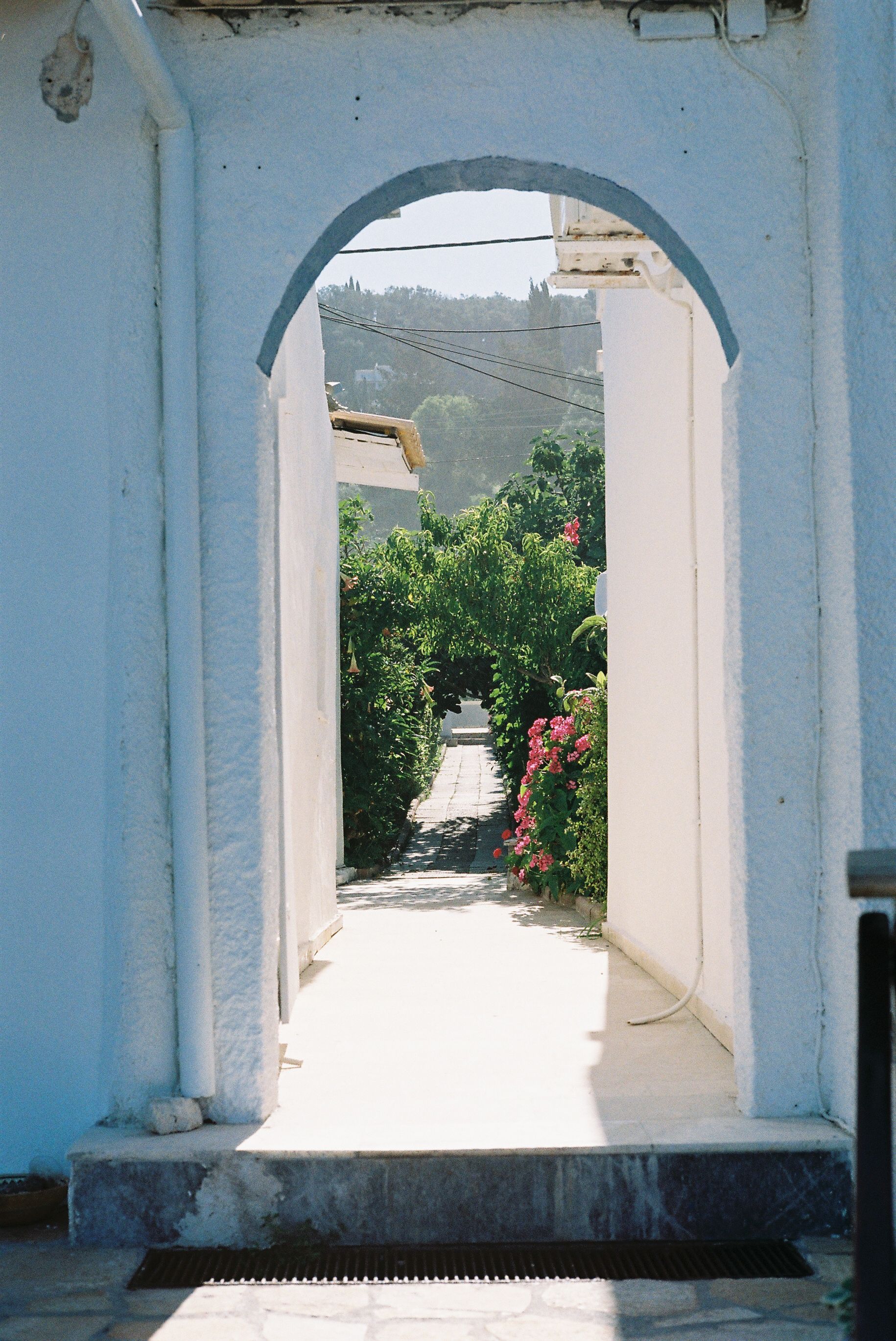 Charming Mediterranean Arched Walkway in Summer · Free Stock Photo