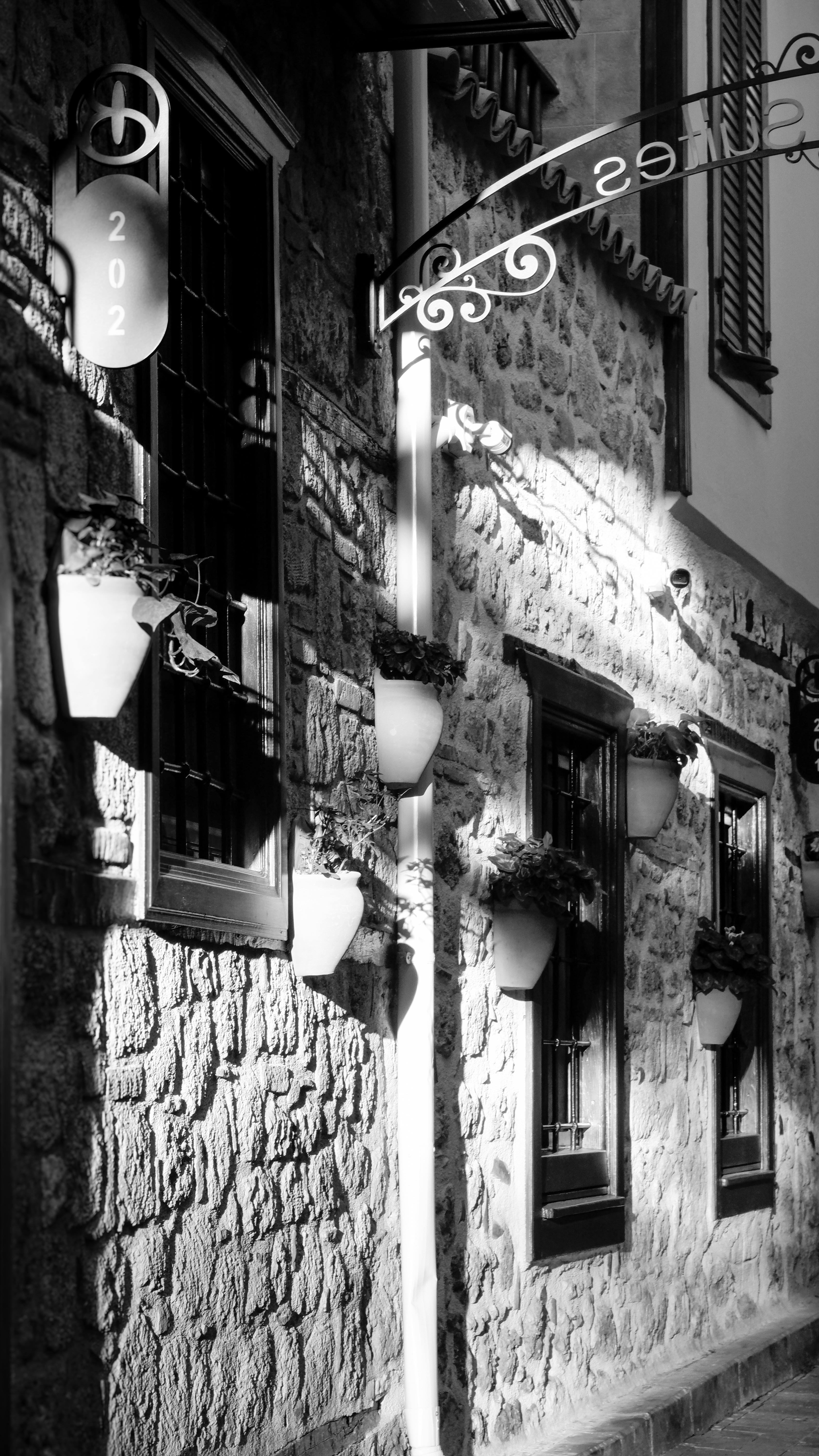 Charming Vintage Stone Building Facade · Free Stock Photo