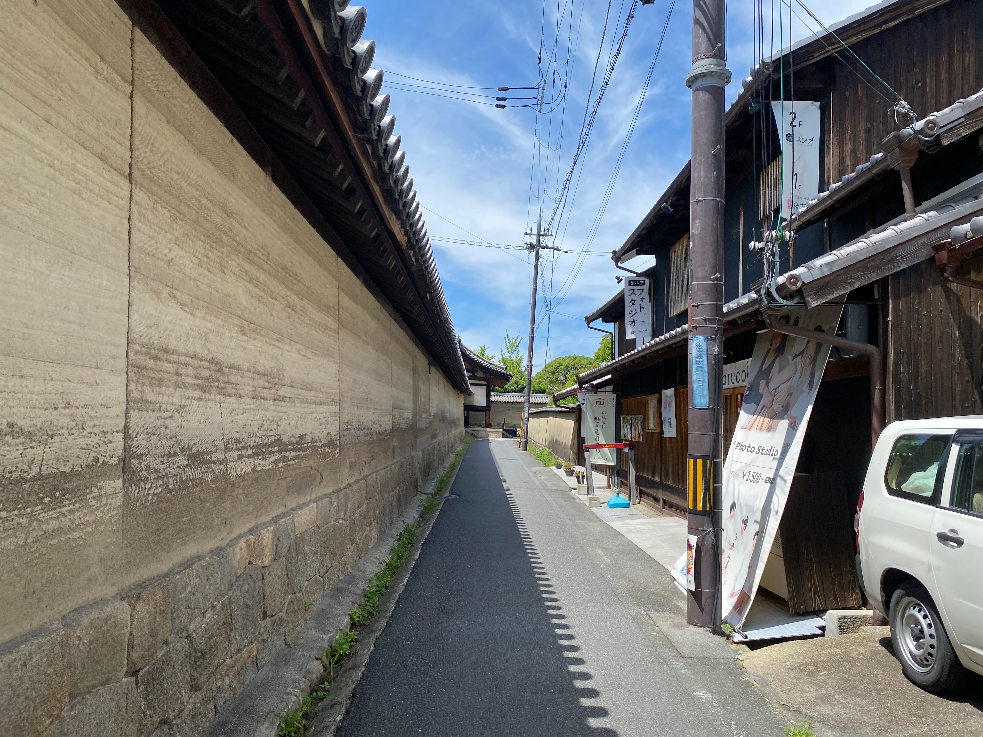 Traditional Japanese Alley in Daylight · Free Stock Photo