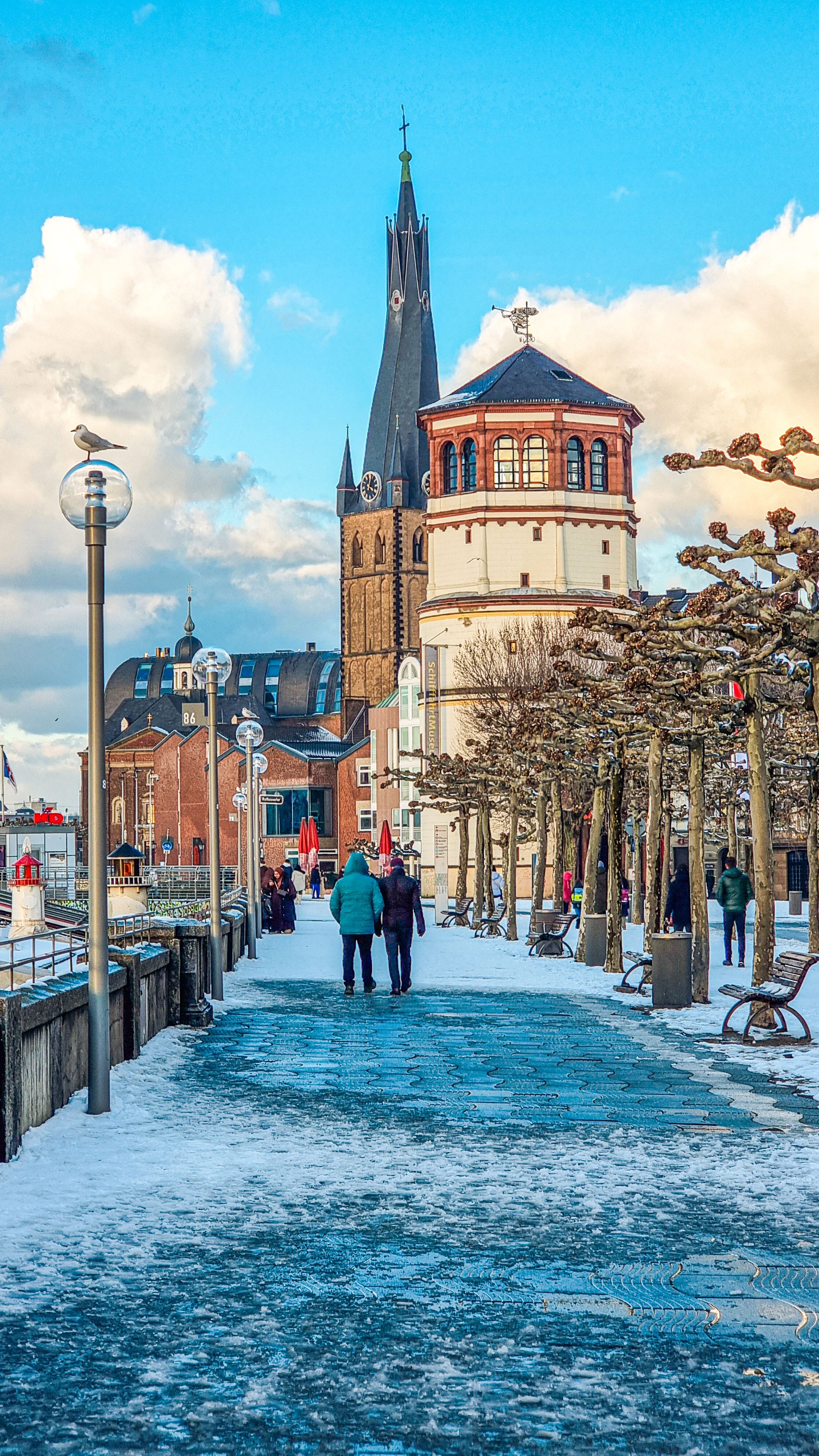 Winter Scene in Düsseldorf with Historic Architecture · Free Stock Photo
