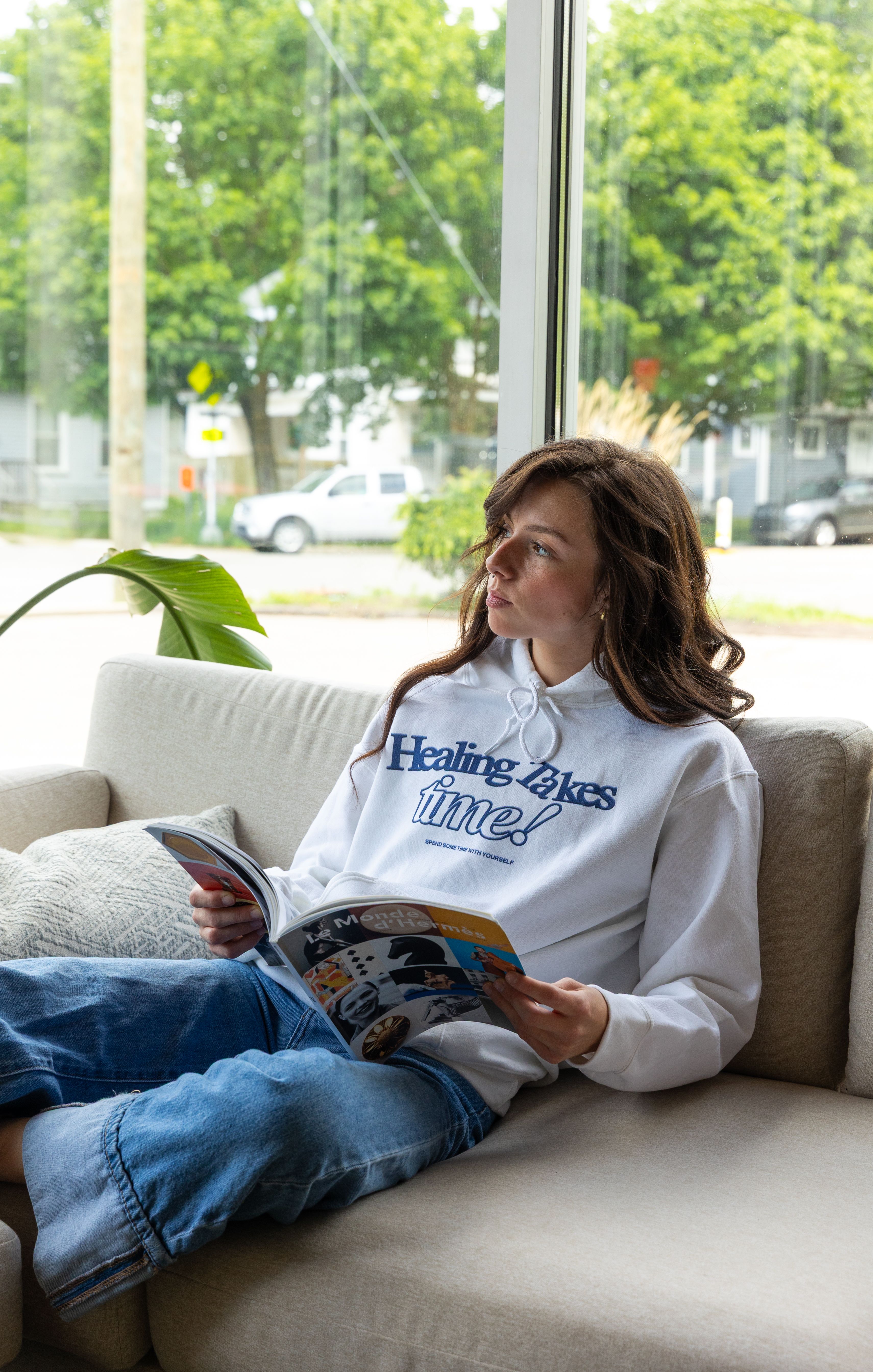 Lifestyle Reading Fahion Magazine Photos, Download The BEST Free ...