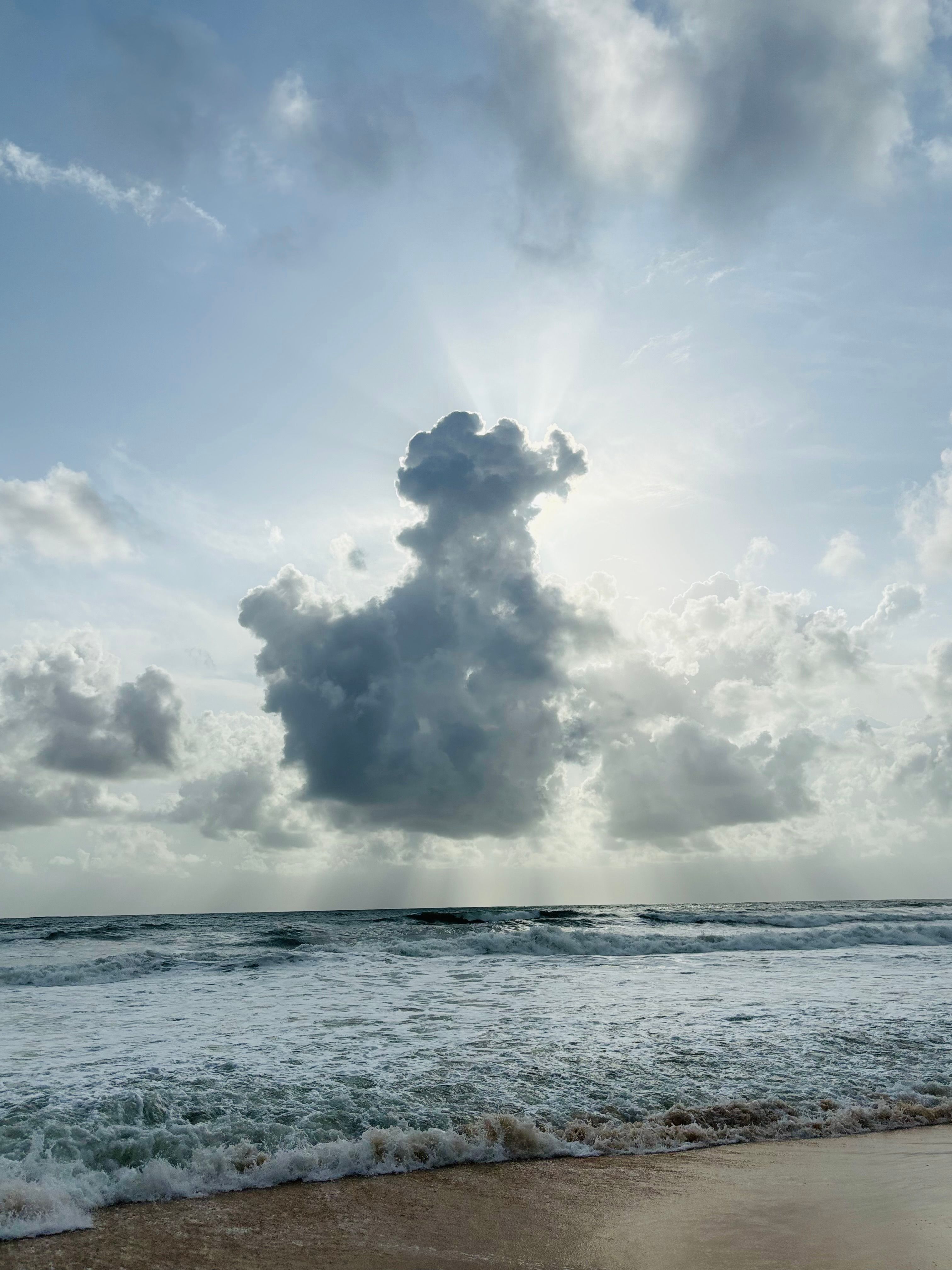 Dramatic Cloudscape Over Indian Ocean Beach · Free Stock Photo