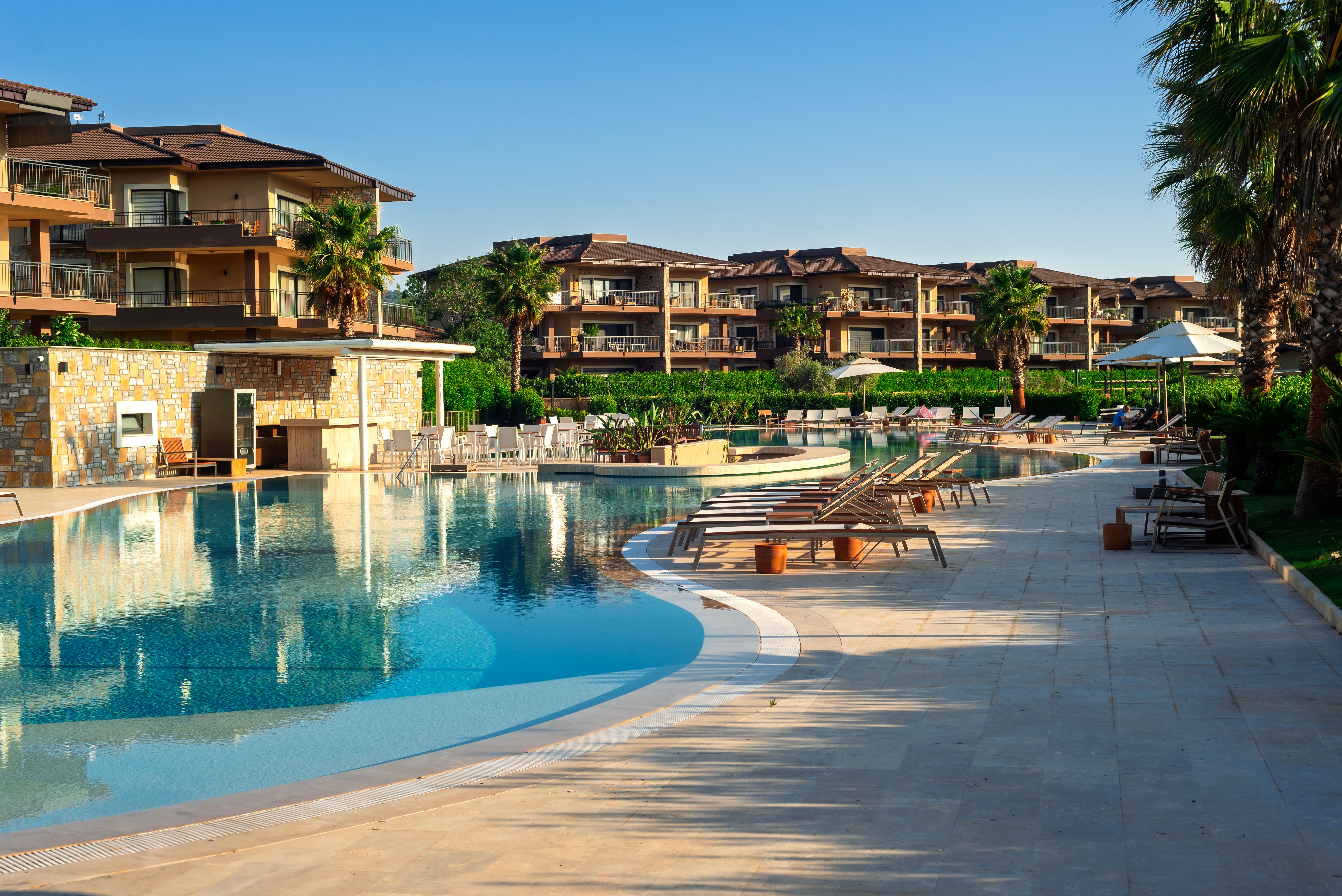 Luxury Resort Poolside with Modern Architecture · Free Stock Photo