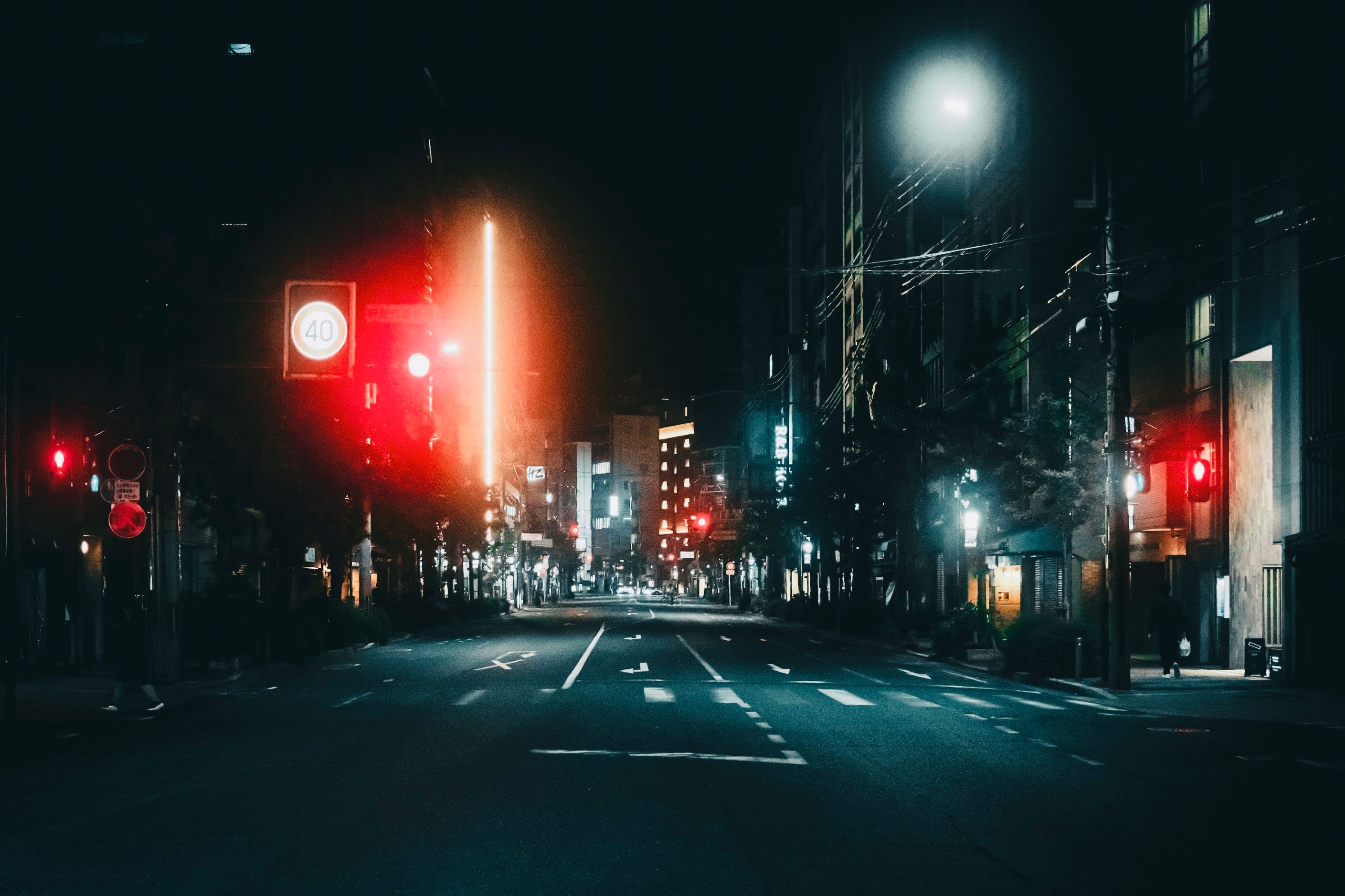 Illuminated City Street at Night with Traffic Lights · Free Stock Photo