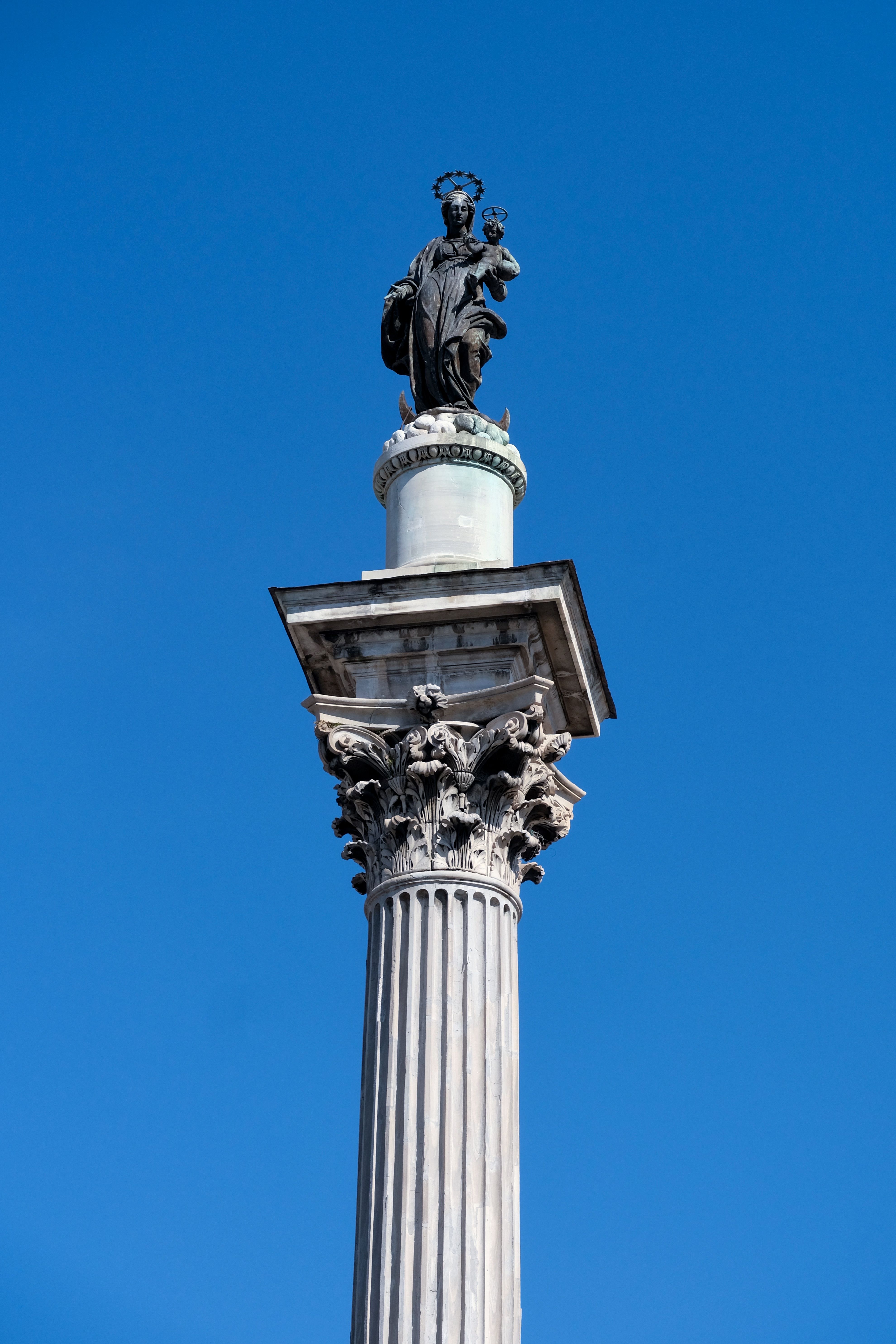 Soldiers and Sailors Monument Downtown Indianapolis Modern Architecture ...