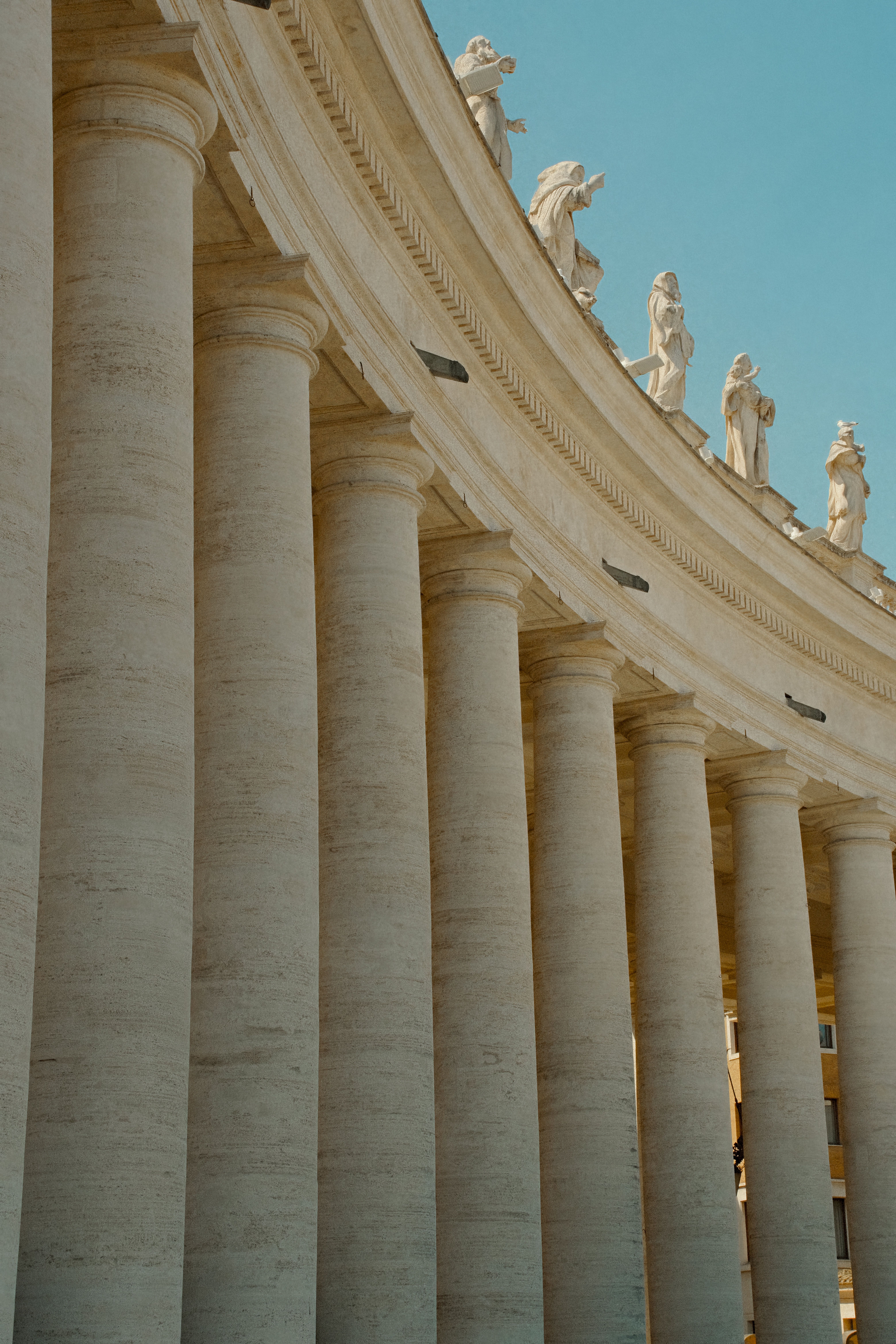Colonnes Majestueuses De La Place Saint Pierre Au Vatican · Photo gratuite