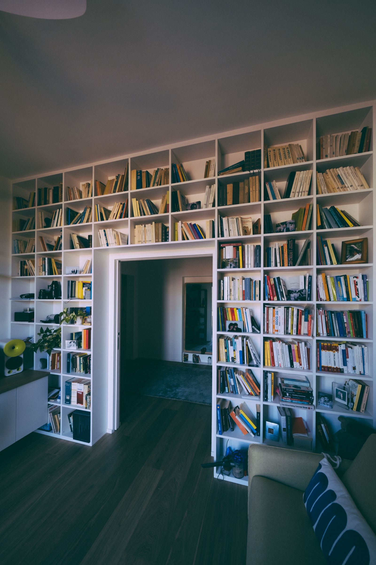 Reading Books Photos, Download The BEST Free Reading Books Stock Photos ...