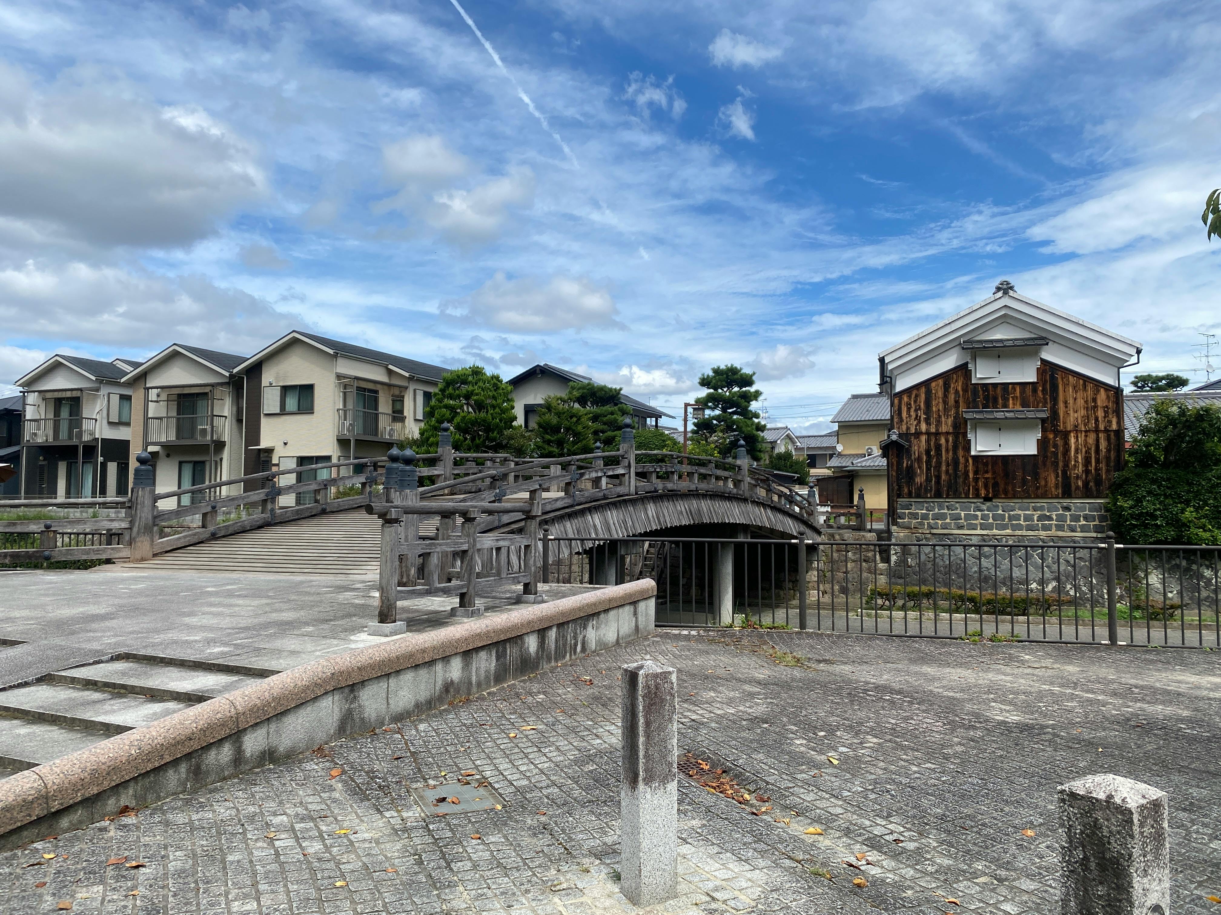 Traditional Japanese Bridge and Architecture · Free Stock Photo