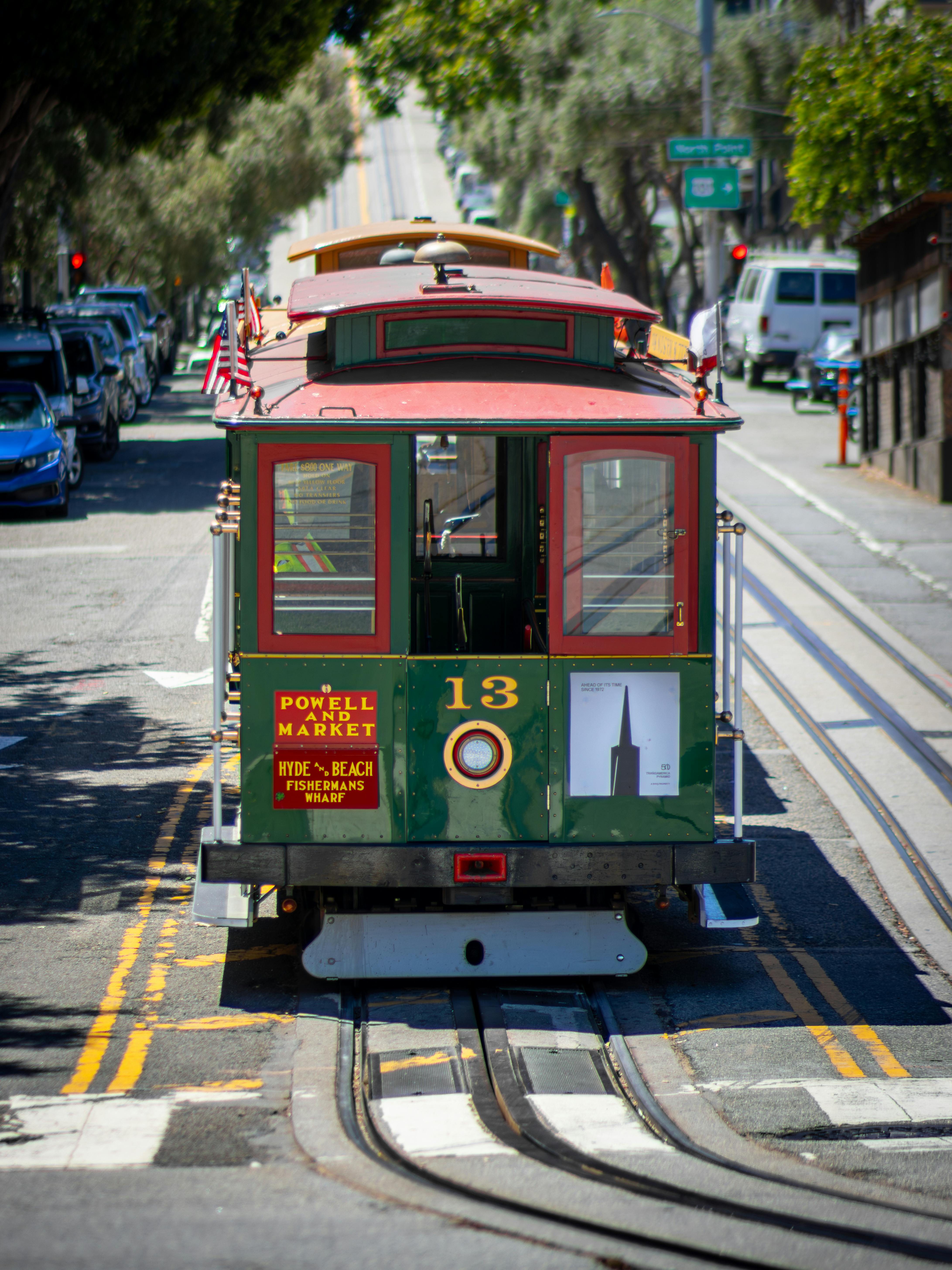 San Francisco Classic Cable Car on Powell Street · Free Stock Photo