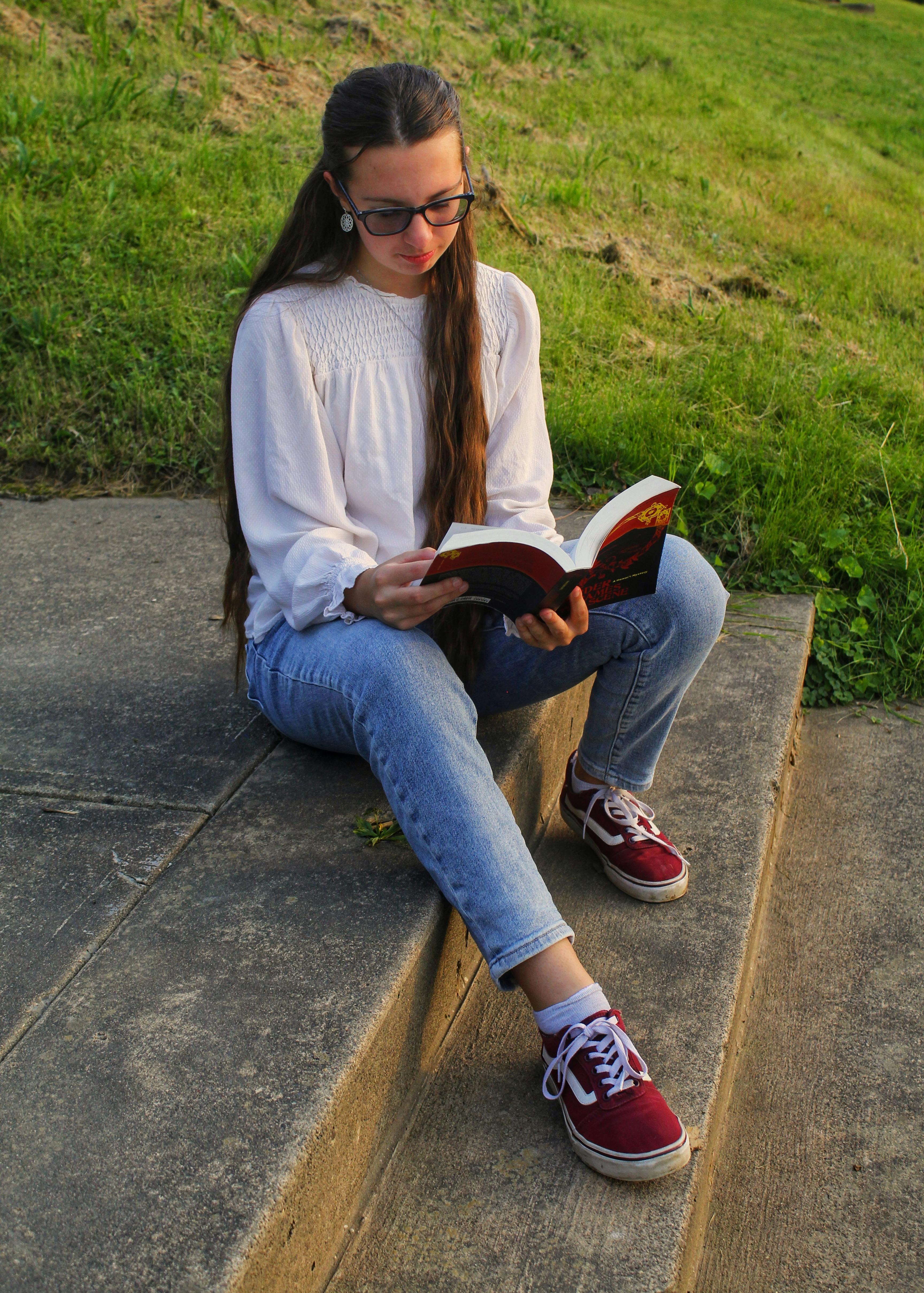 Student Reading Photos, Download The BEST Free Student Reading Stock ...