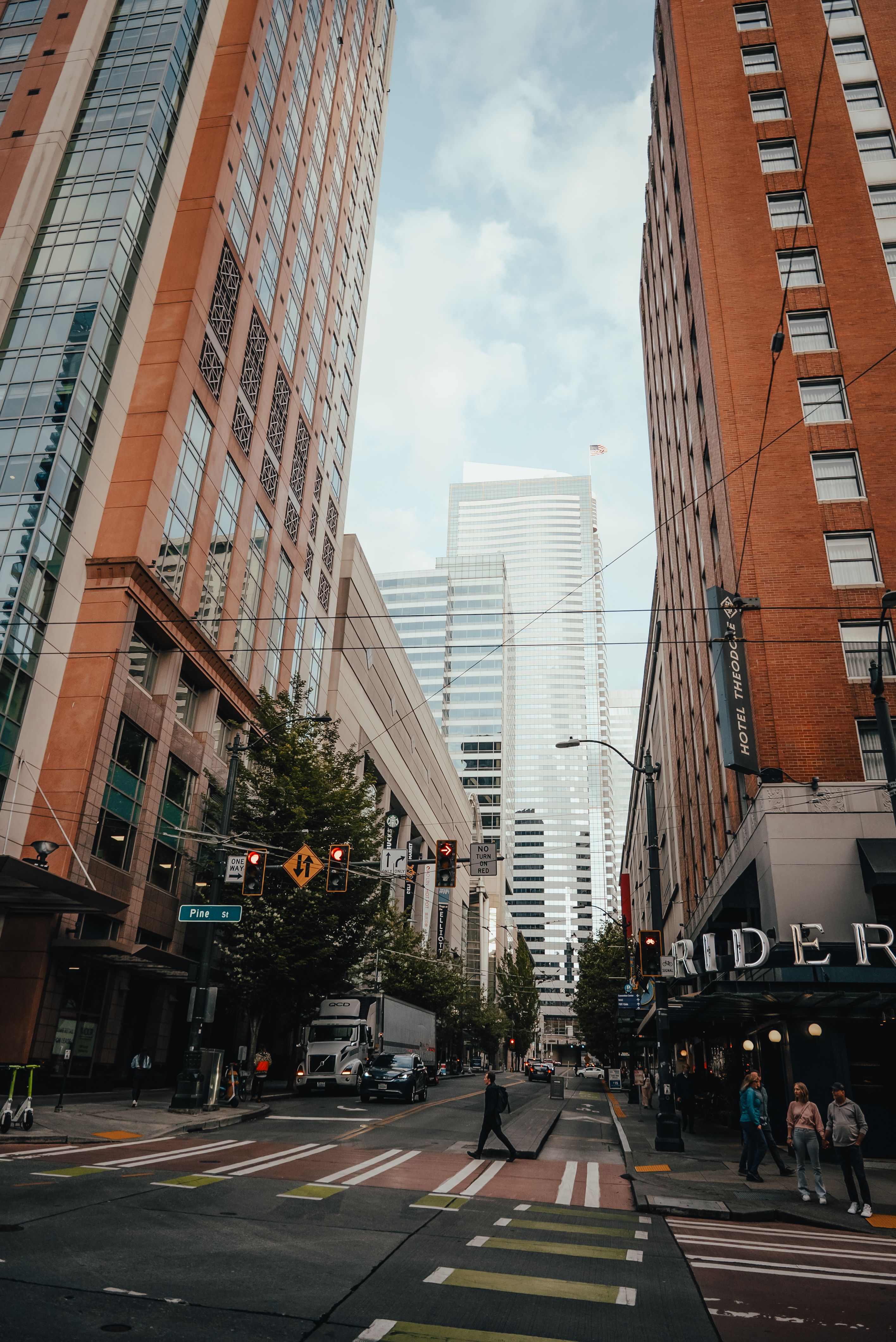 Urban Streetview in Downtown Seattle · Free Stock Photo