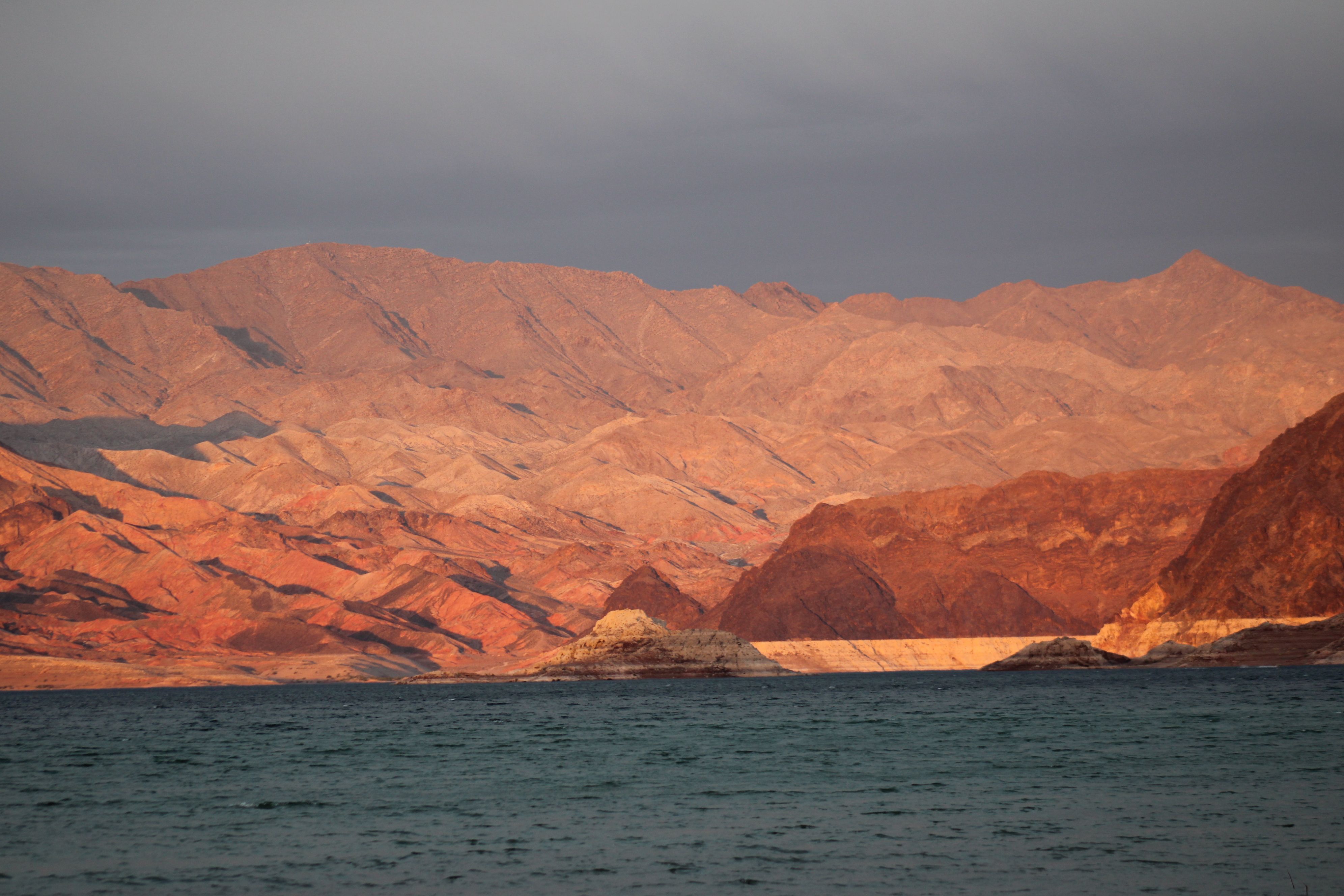 Dramatic Desert Landscape at Lake Mead Sunset · Free Stock Photo