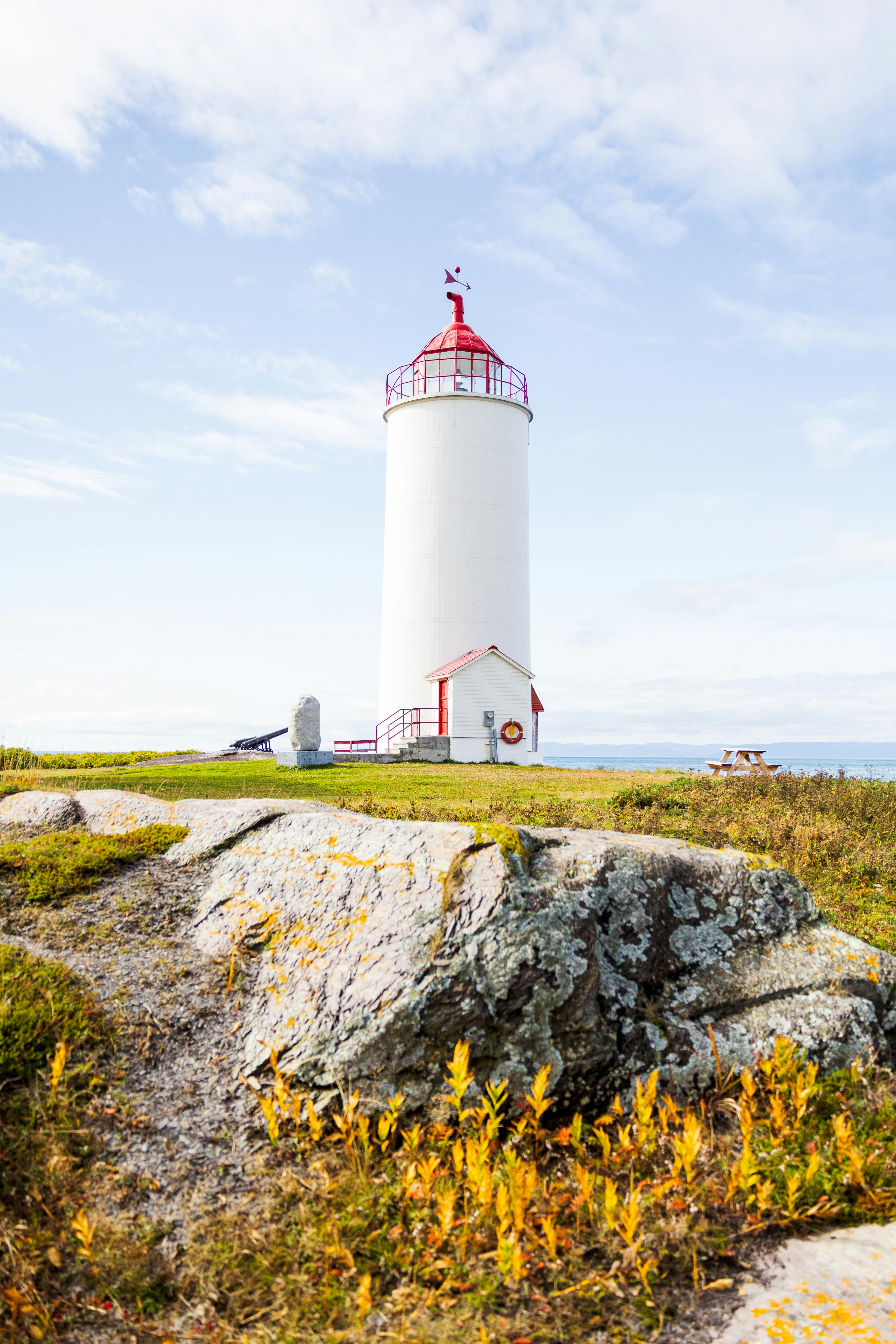 Stunning Lighthouse on Québec Coastline · Free Stock Photo