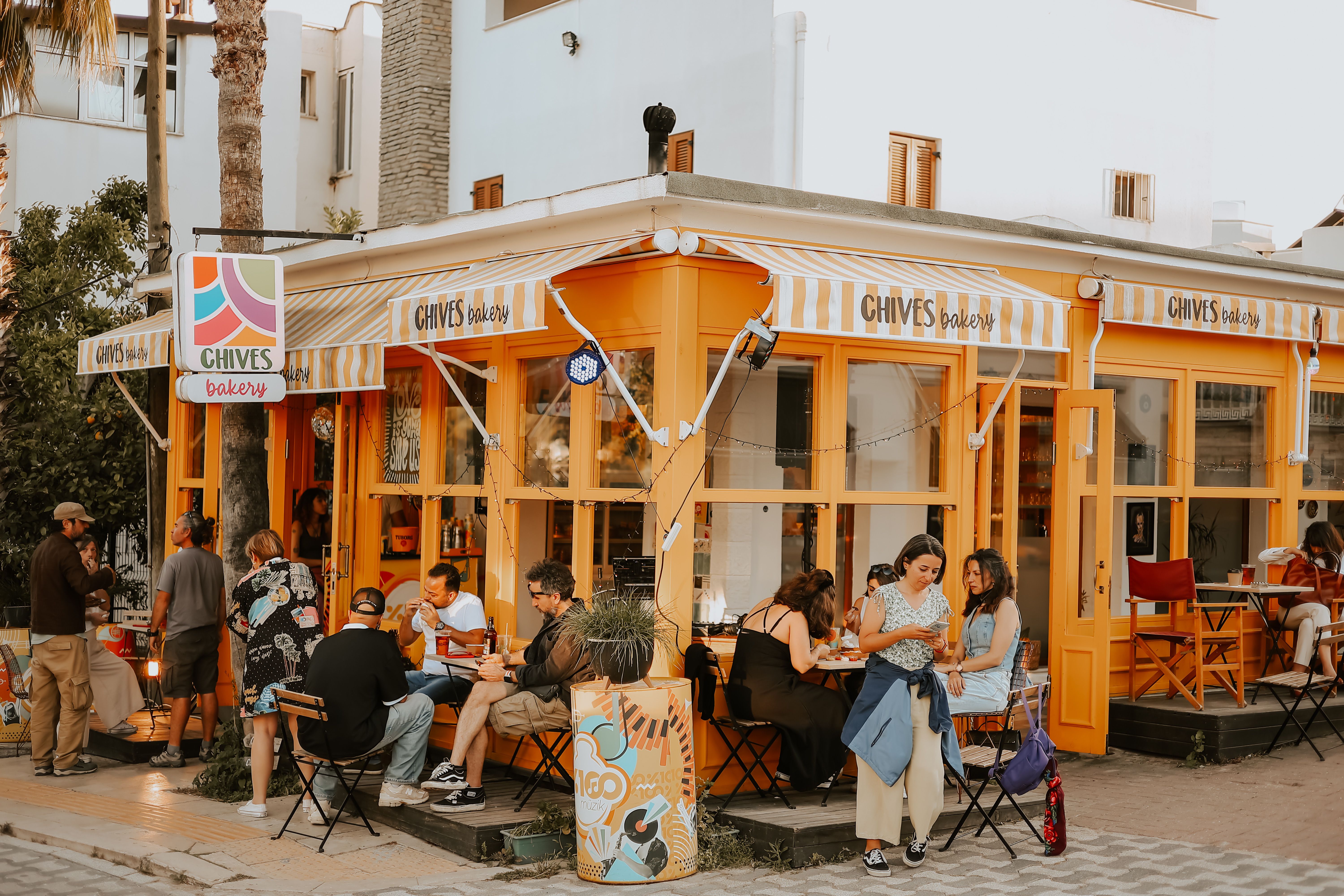 Vibrant Outdoor Seating at Chives Bakery Corner · Free Stock Photo