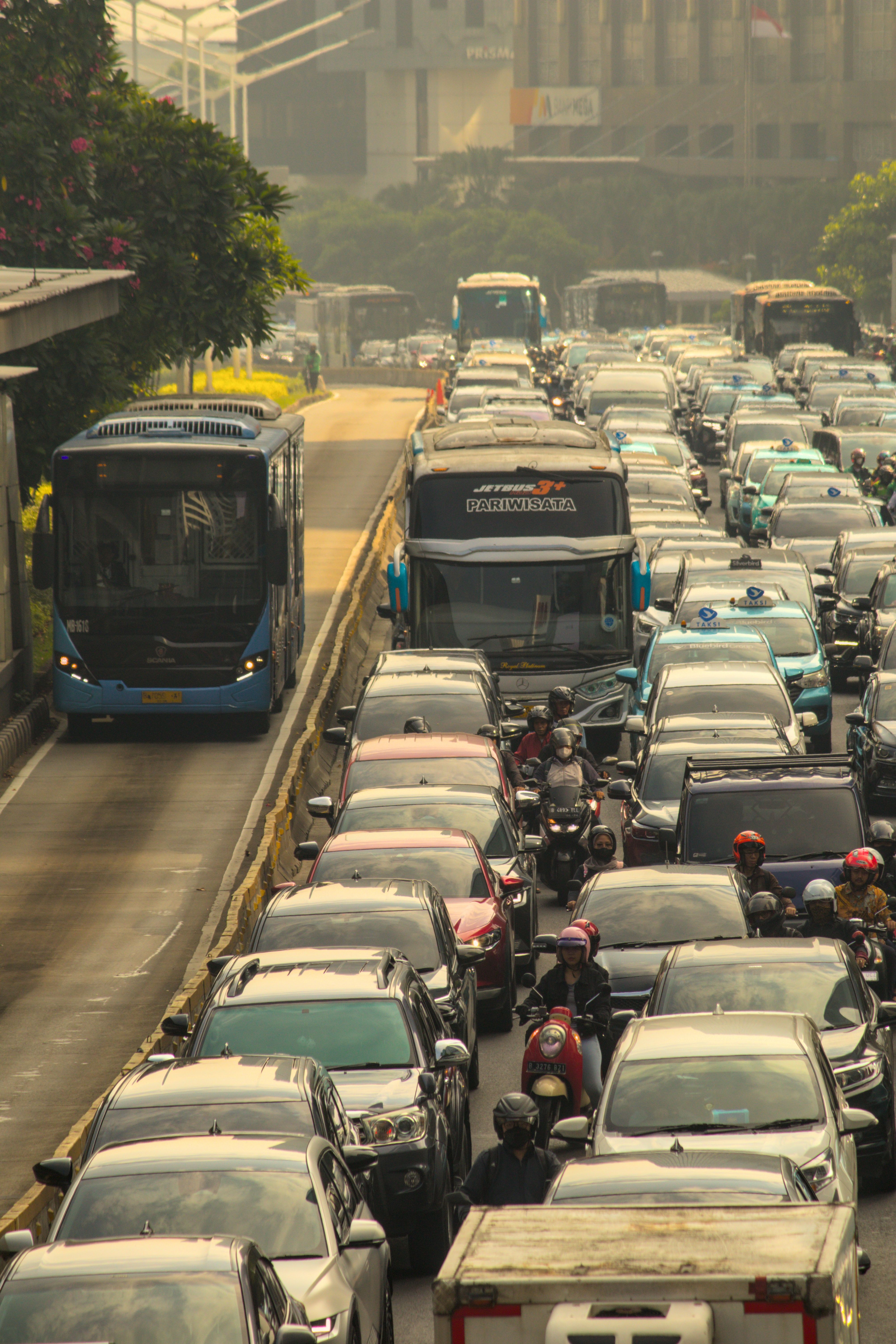 Heavy Traffic Jam in Urban City Center · Free Stock Photo