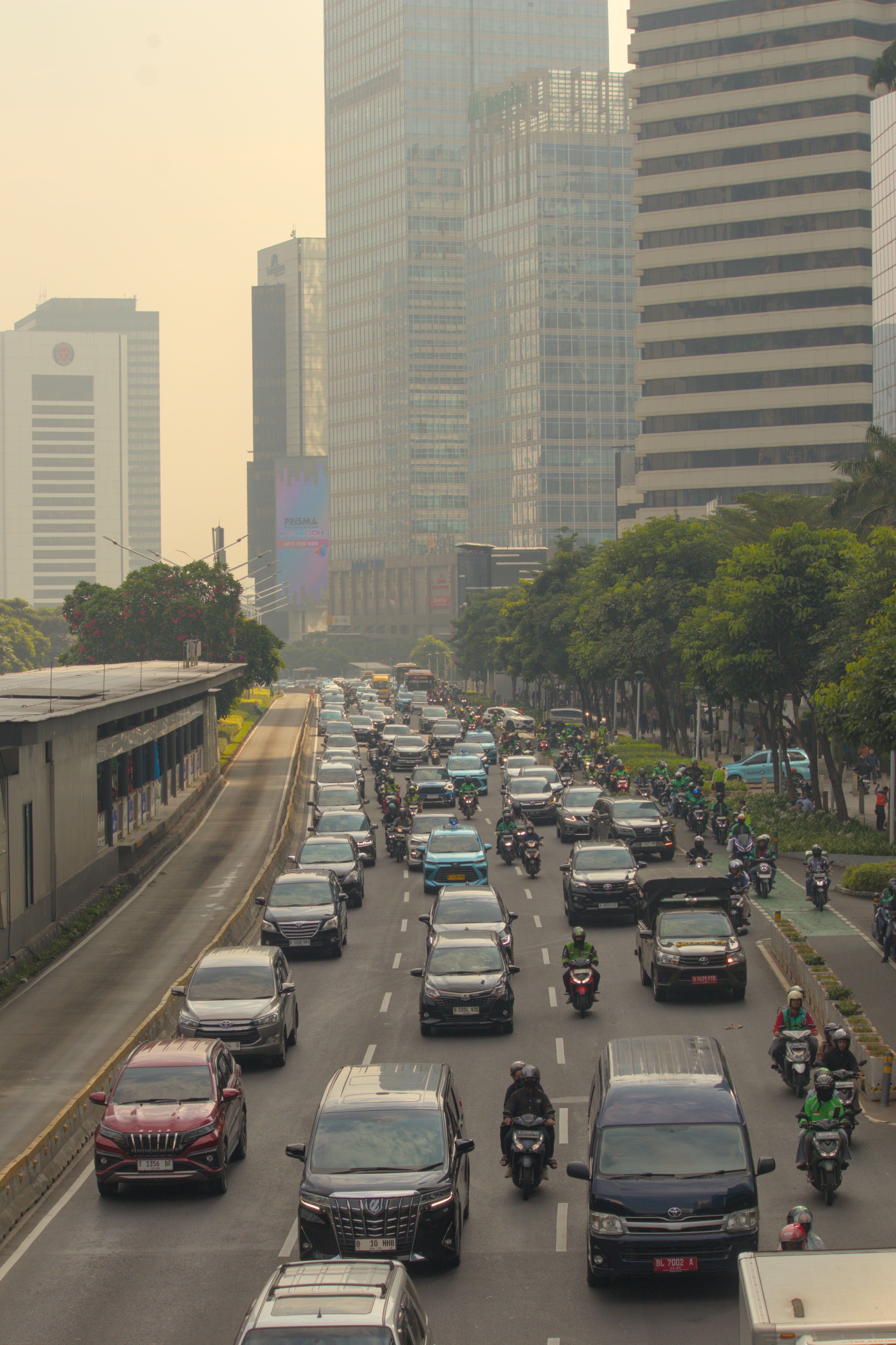 Heavy Traffic Jam in Urban City Center · Free Stock Photo